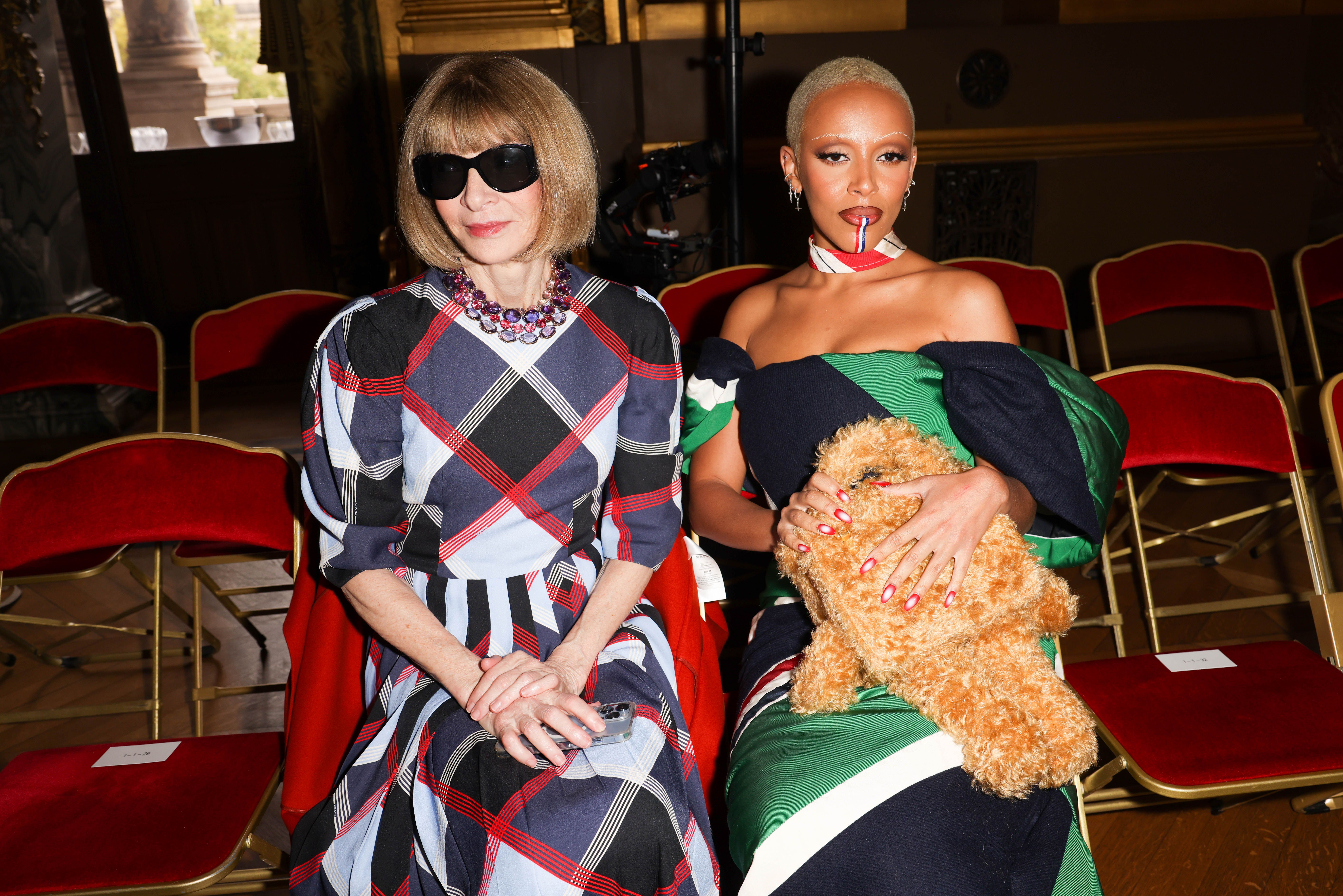 Doja Cat Vapes On Met Gala Red Carpet Despite Anna Wintour's No Smoking ...