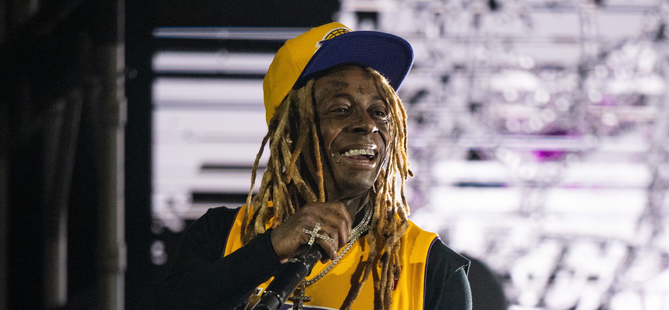 Lil Wayne Declares Himself "The Best Rapper Alive" During Performance