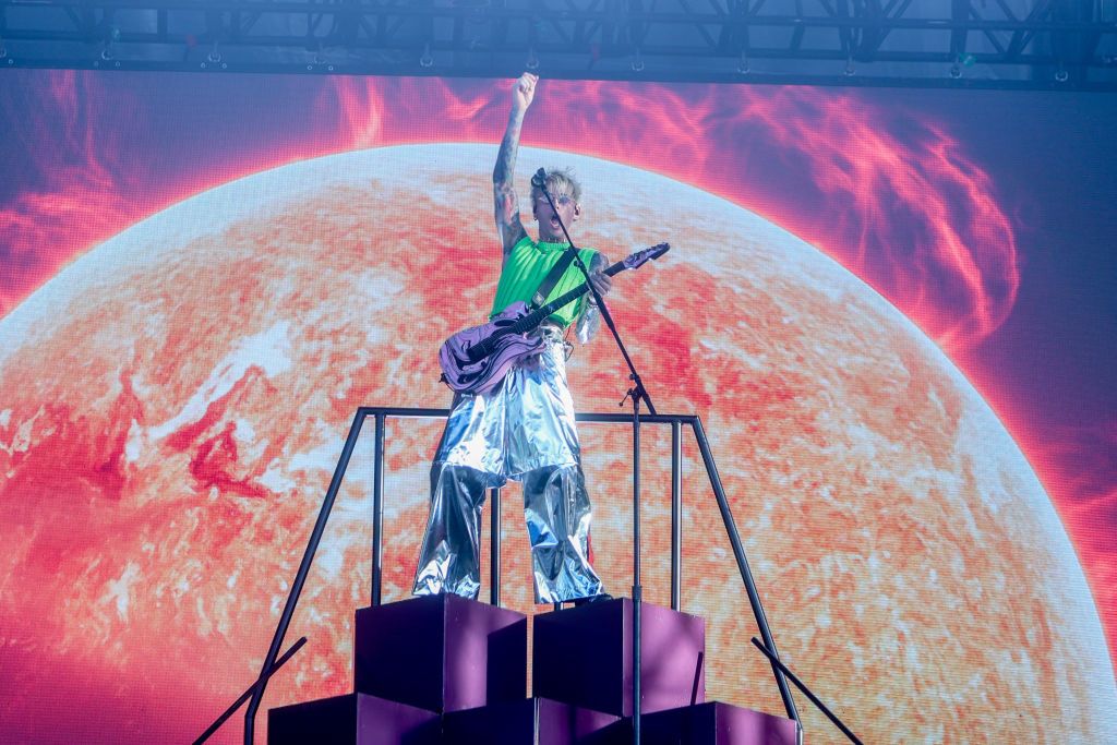 Machine Gun Kelly Sings In Spanish And Disses Haters At Festival Show