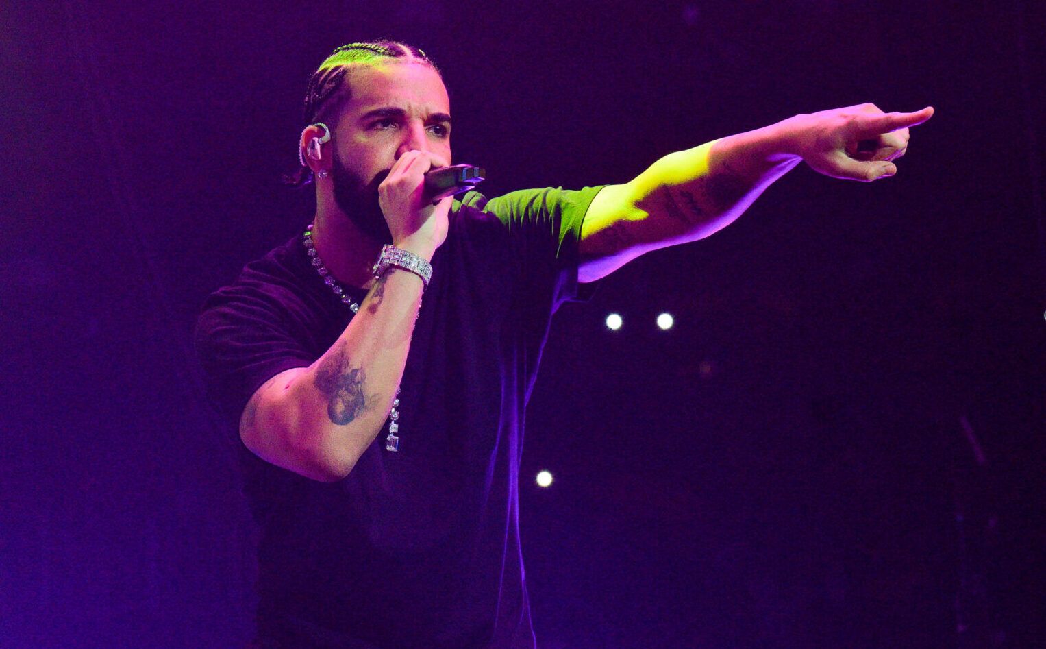 Drake Has Heated Confrontation With Fan At One Of His Shows