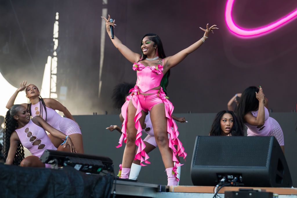 Fans Clap Back At Yung Miami After She Responds To Thirsty Comments ...
