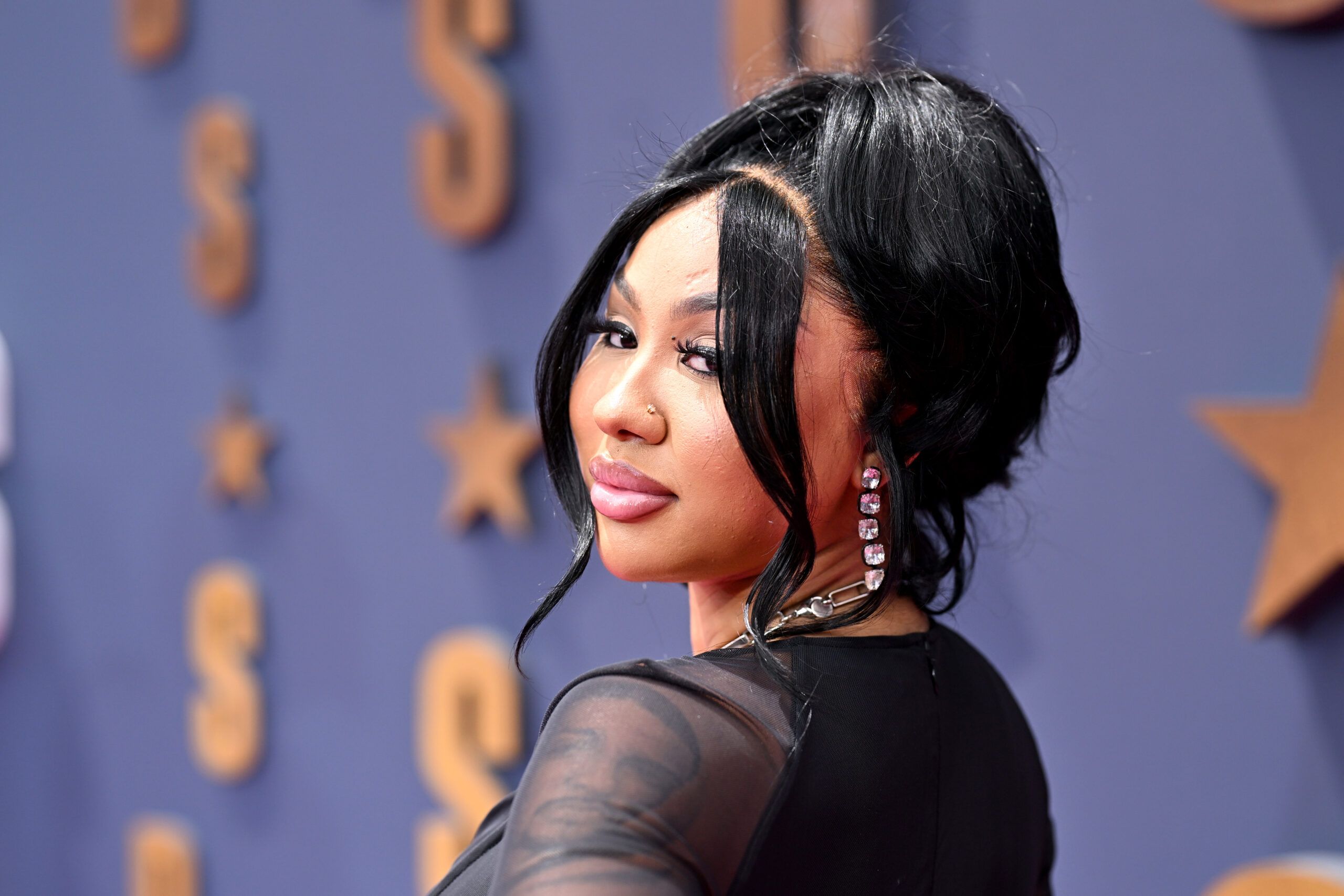 Ari Fletcher Puts Designer On Blast Over $13K "Ugly" Holiday Decor, He ...