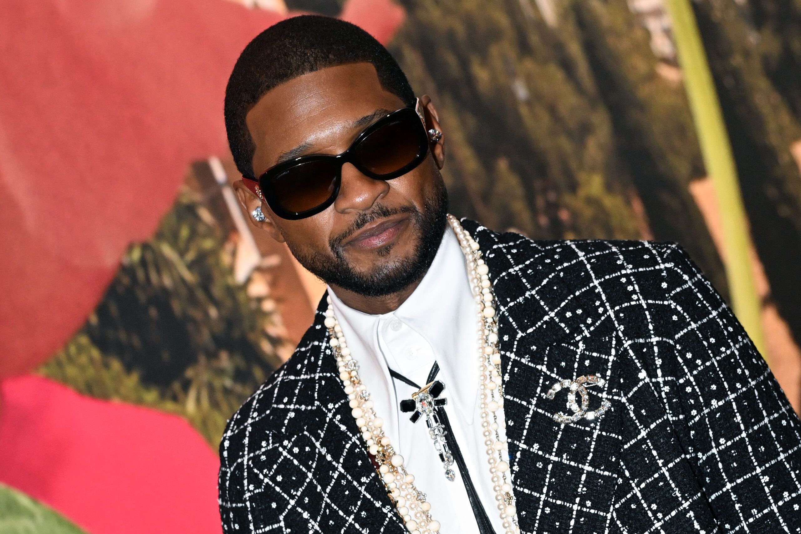 Usher Shares Tracklist And Features From His New Album