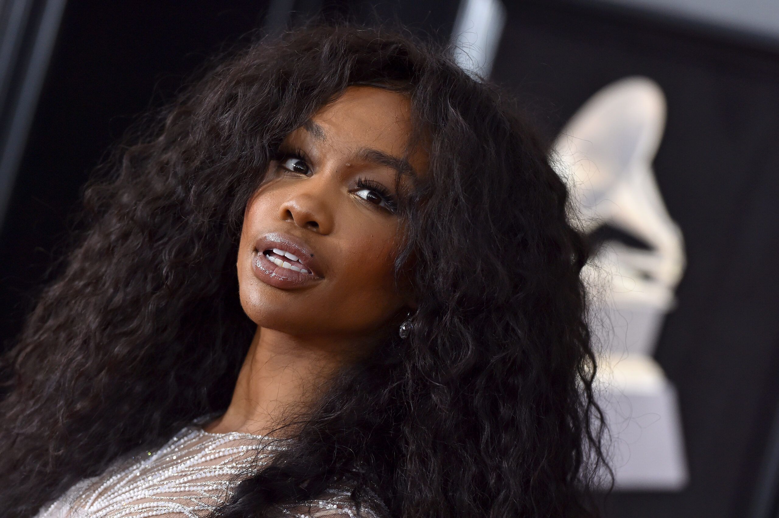 SZA Delivers Label Executives Top Dawg & Punch The Billboard Visionary Award