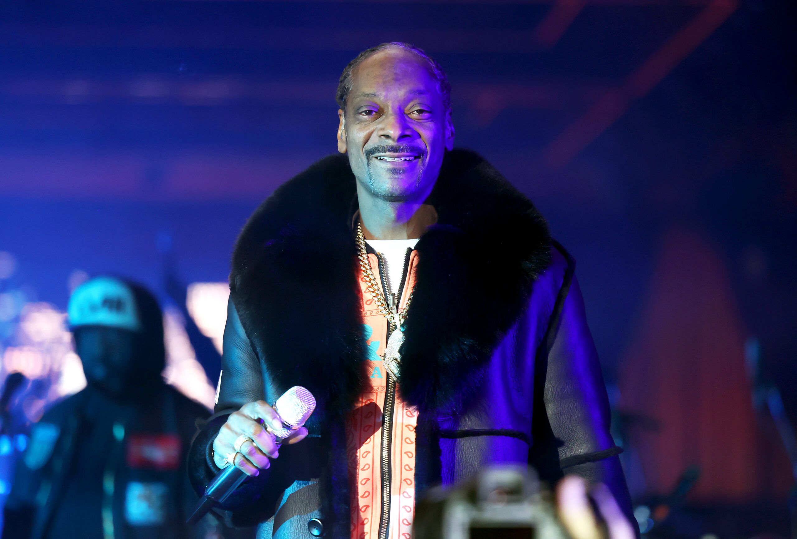 Snoop Dogg Smokes Around His Grandkids In The Studio, Fans Blast Him For It