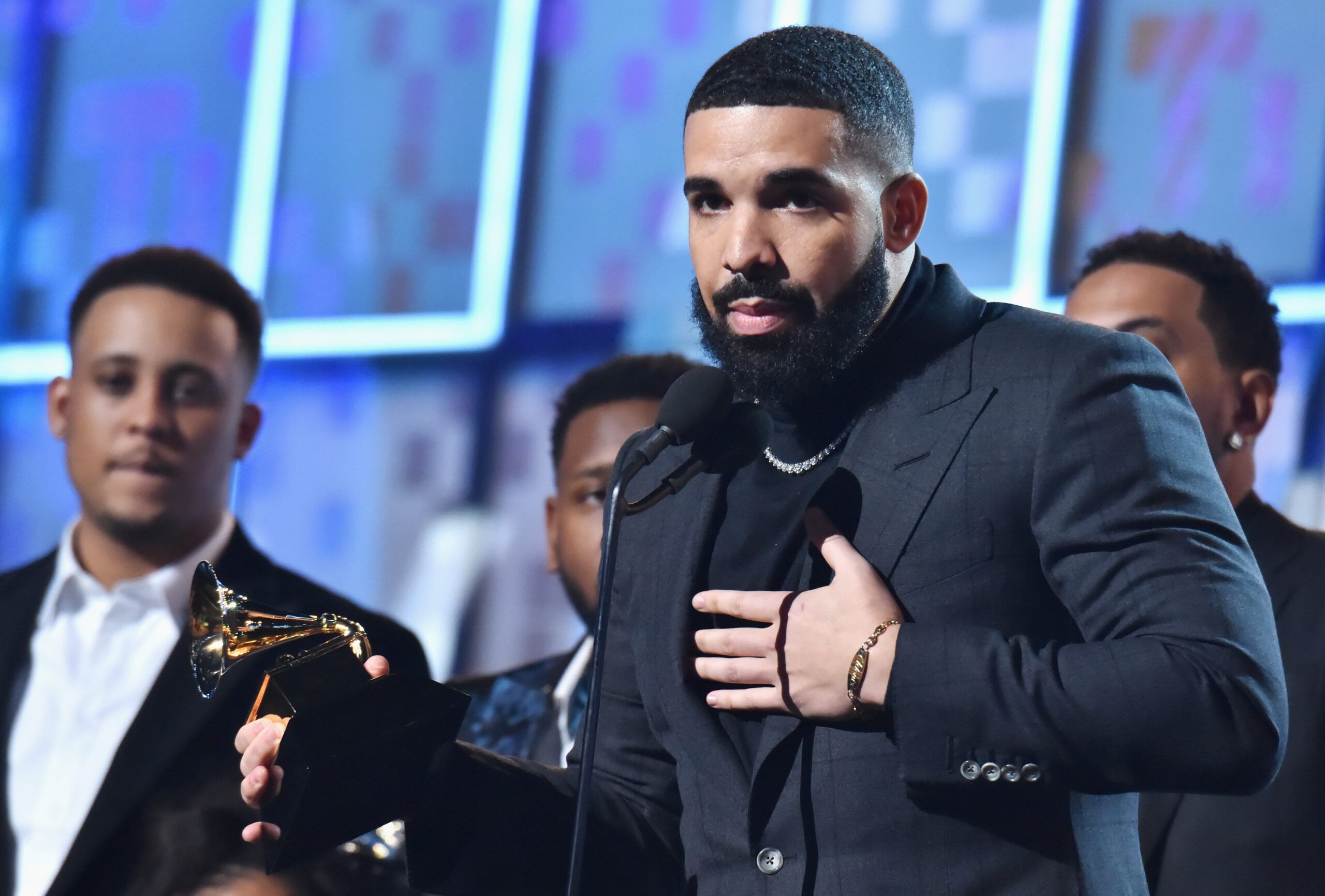 Drake & 4batz's "Act II: Date @ 8 Remix" Receives Lukewarm Feedback ...