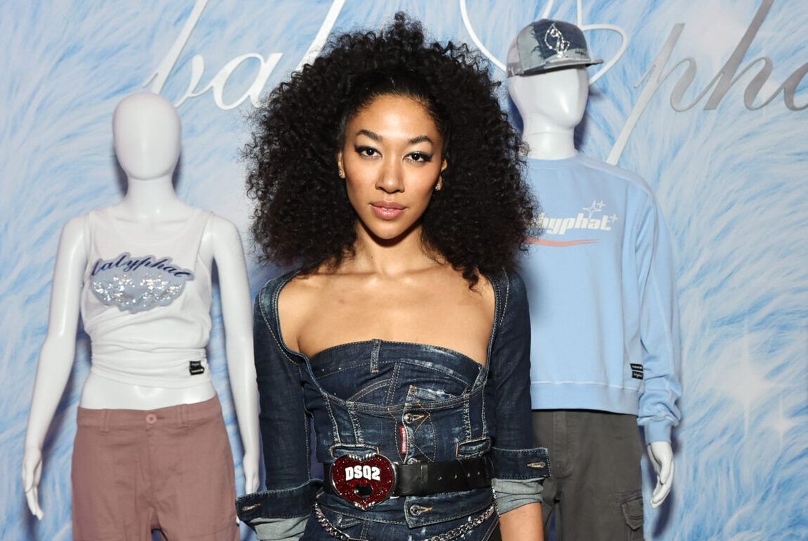 Aoki Lee Simmons Drops Her Partner After Scrutiny Of Their 44-Year Age ...