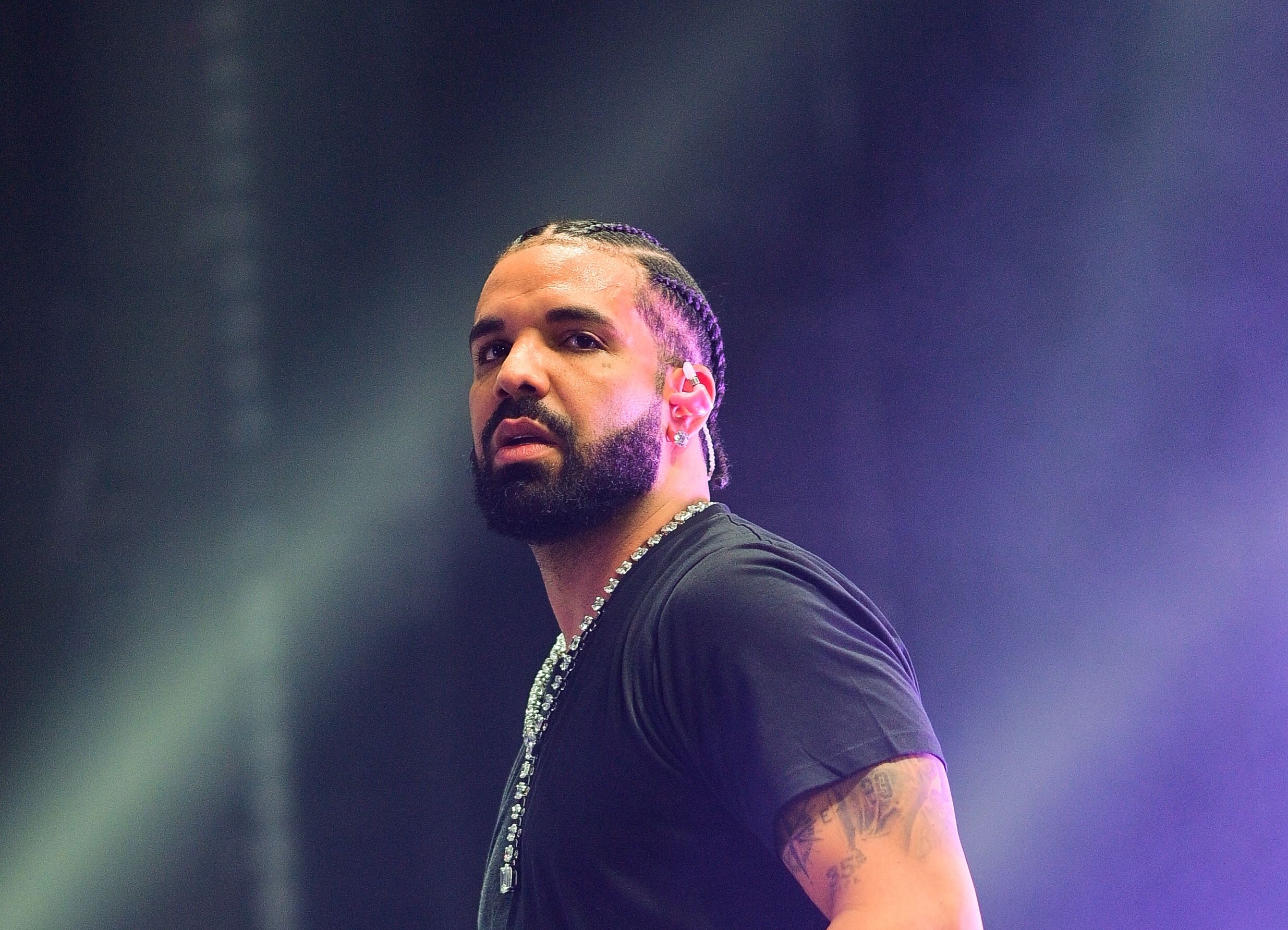 Drake Fires Back At Everyone On Leaked Diss Track, But It Might Be AI