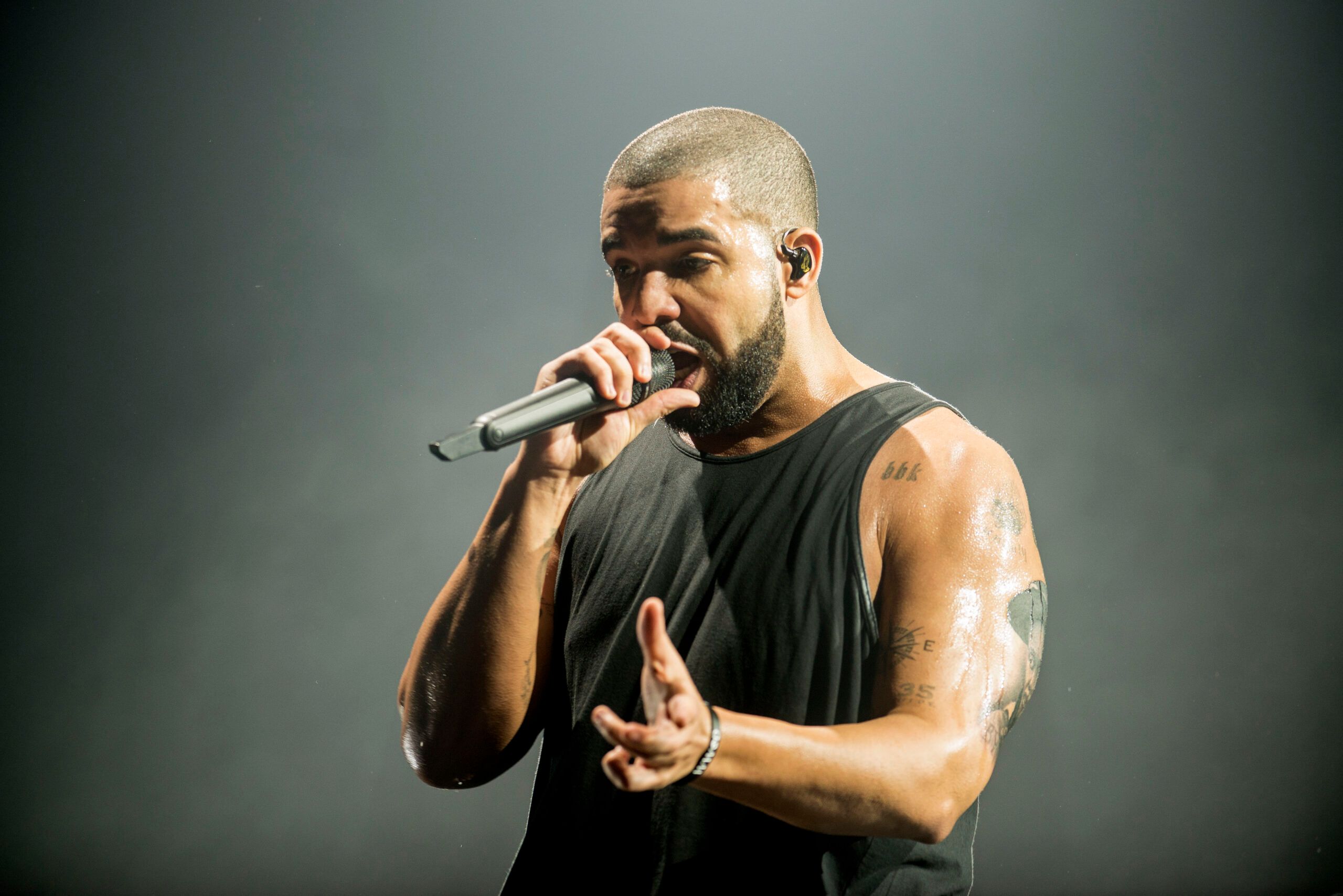 Drake Confirms To DJ Akademiks That The "Hi Whitney" Diss Was A.I.