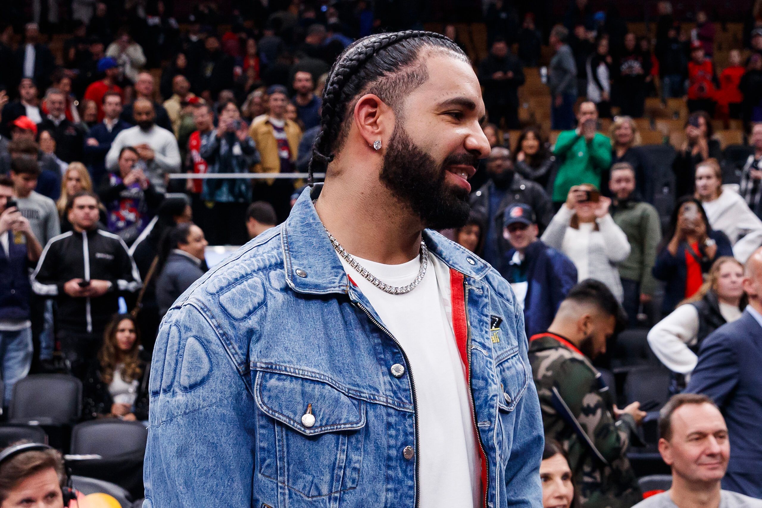 Drake's Cryptic Post Has Fans Speculating He's Dropping A Kendrick ...