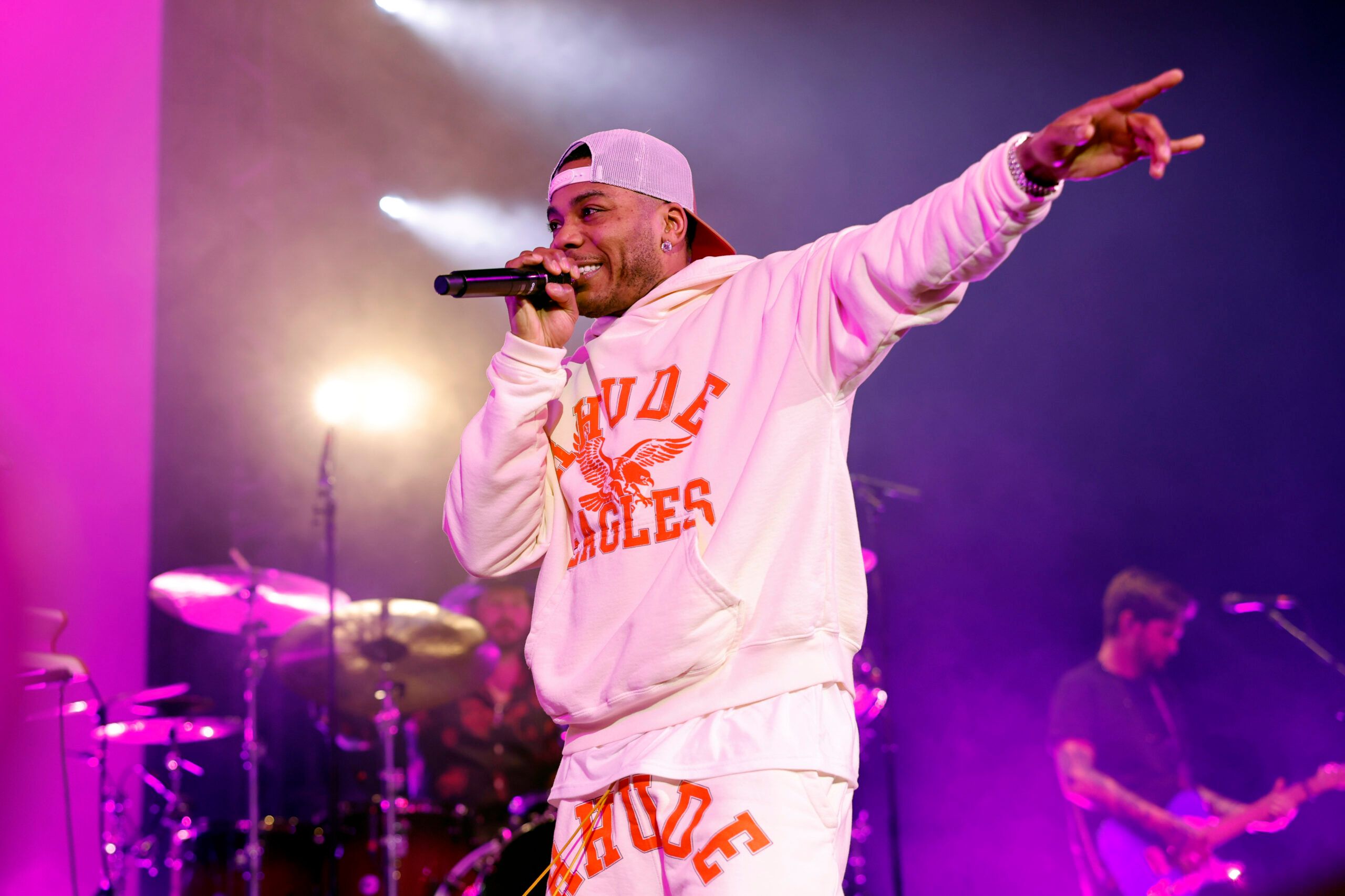 Nelly Performs For Near-Empty Stadium, But Some Fans Claim It Wasn't An ...