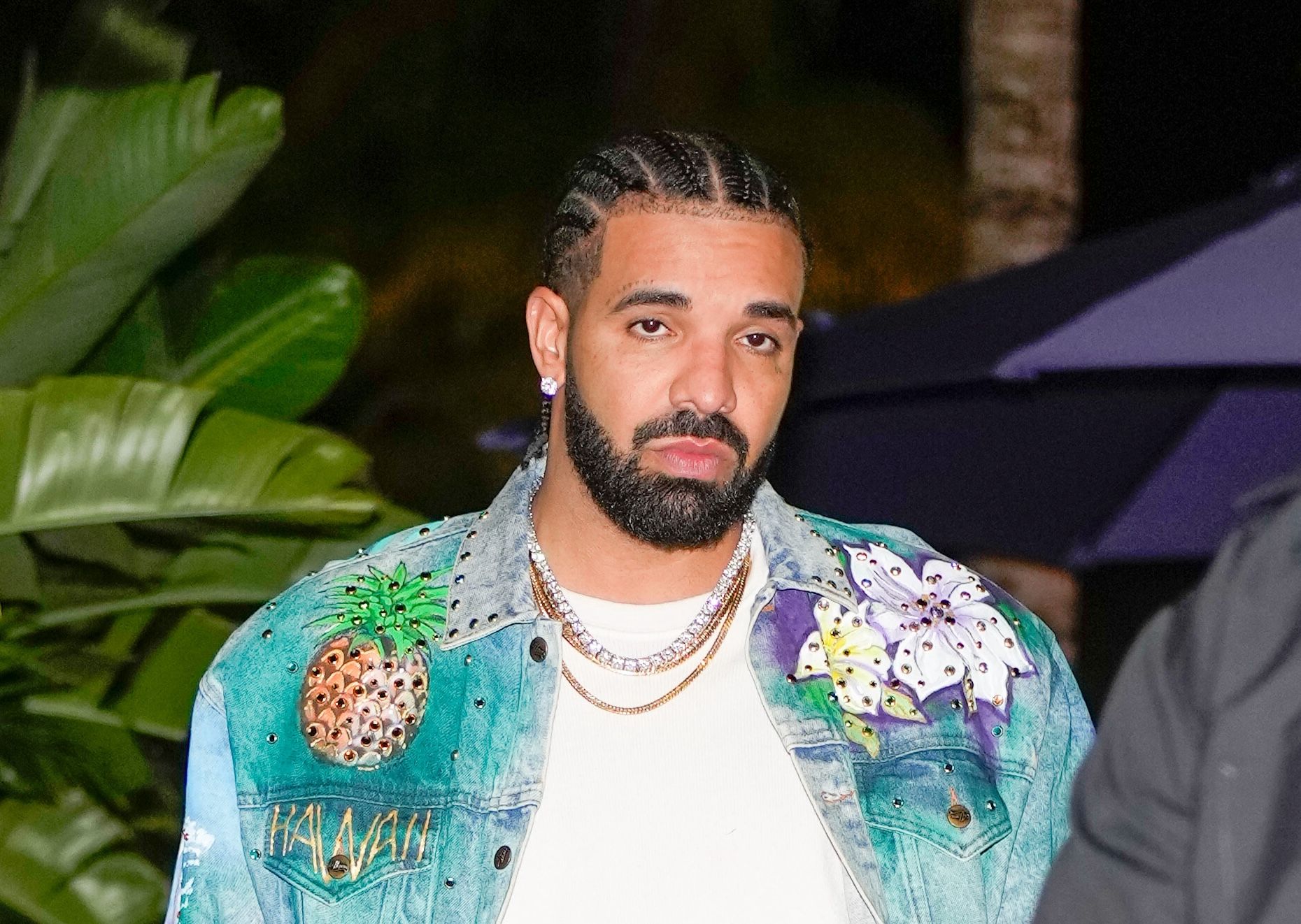 Drake Gets Ripped To Shreds For Posing With Hookah Hose In His Mouth