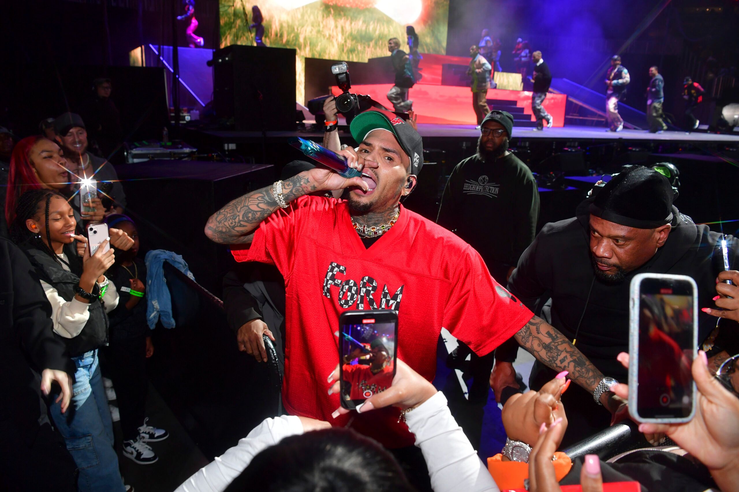 Chris Brown Fan Claims A Viral Meet & Greet Photo Caused Her Boyfriend ...