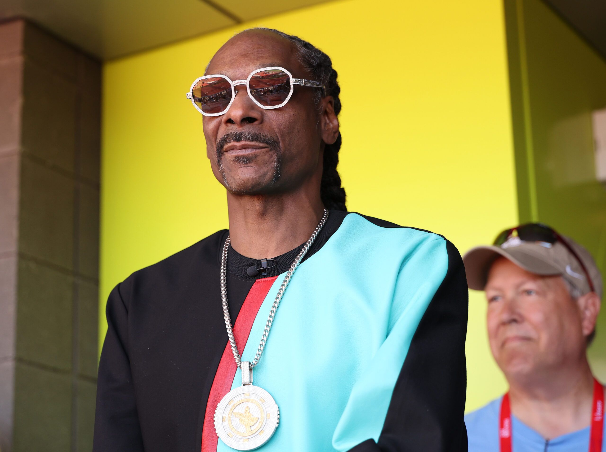 Snoop Dogg Mourns Death Of His Cousin Who Drew Iconic "Doggystyle ...