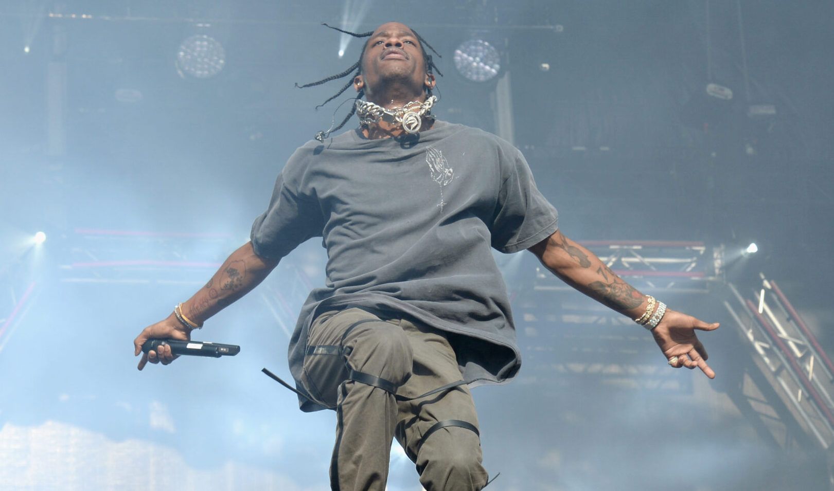 IShowSpeed Demolishes Travis Scott In A Foot Race: Watch