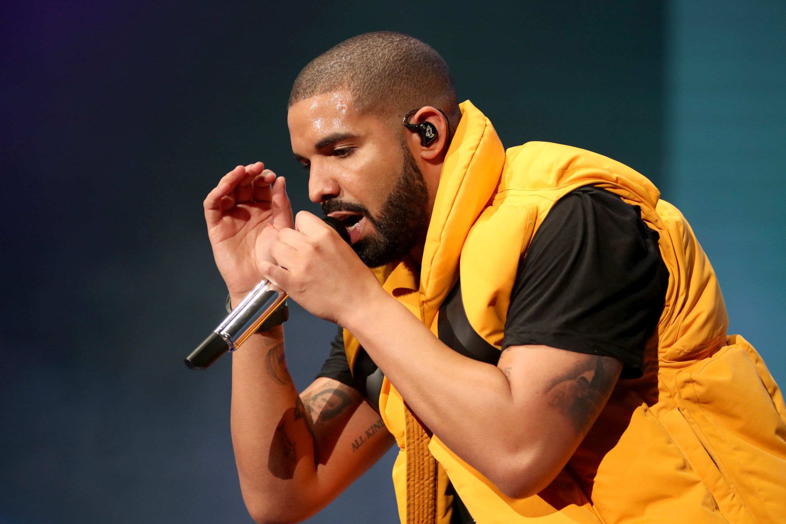 Drake Adds A New Song To His "100 GIGS" Three-Pack On Streaming