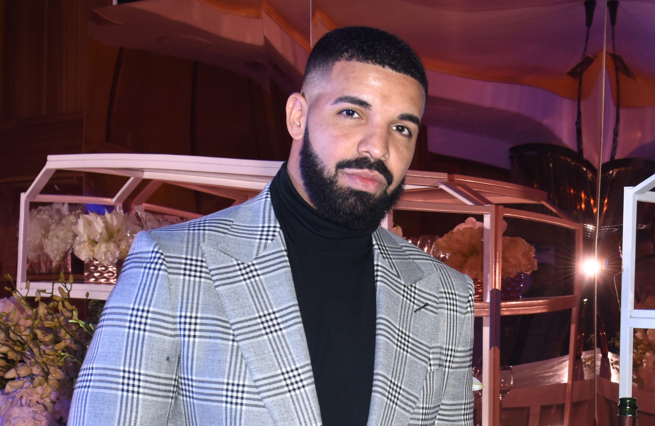 Drake Fan Documents Luxurious Experience Hanging Out With Him