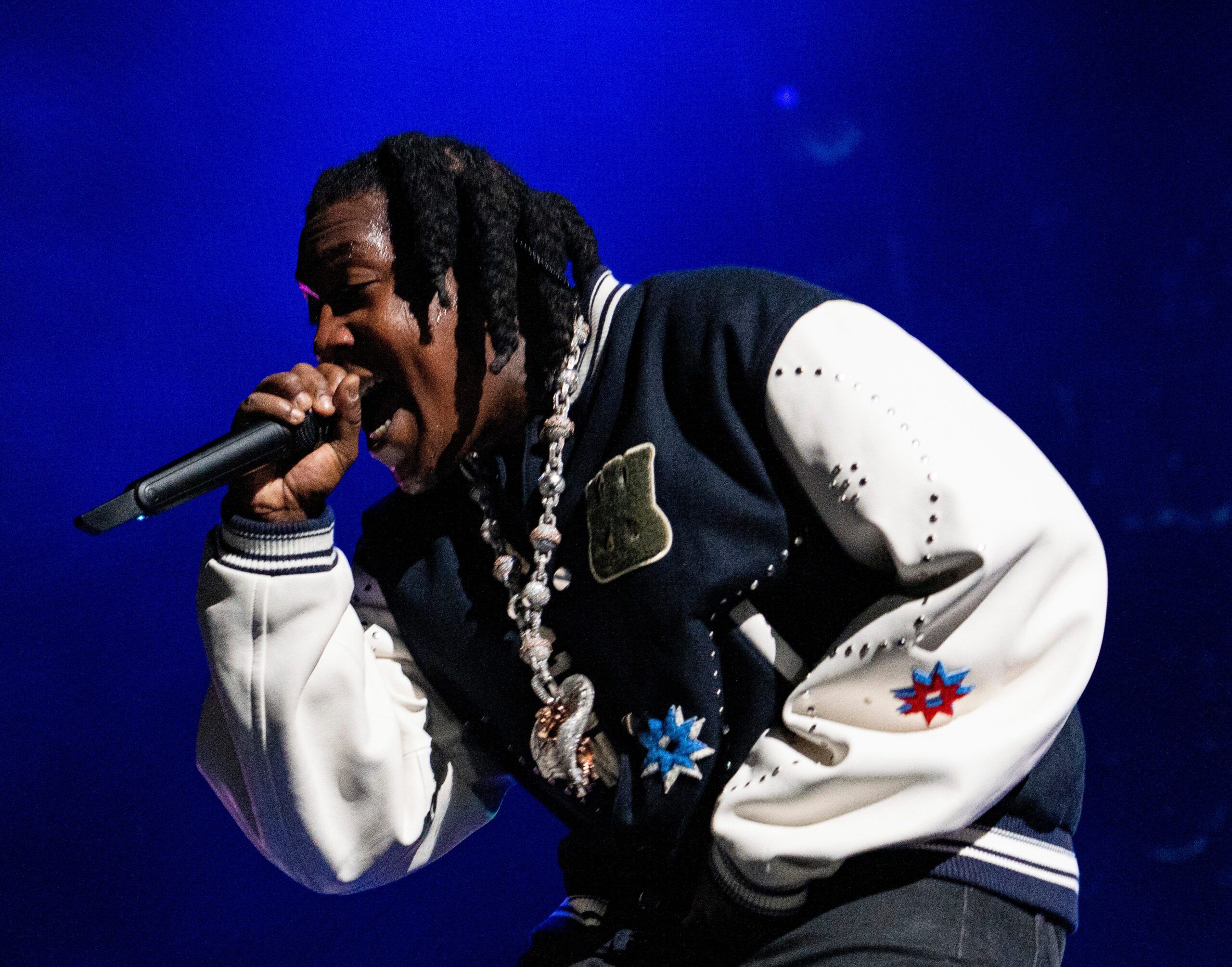 Don Toliver Balances Grungy With Wavy In Visual For "New Drop"