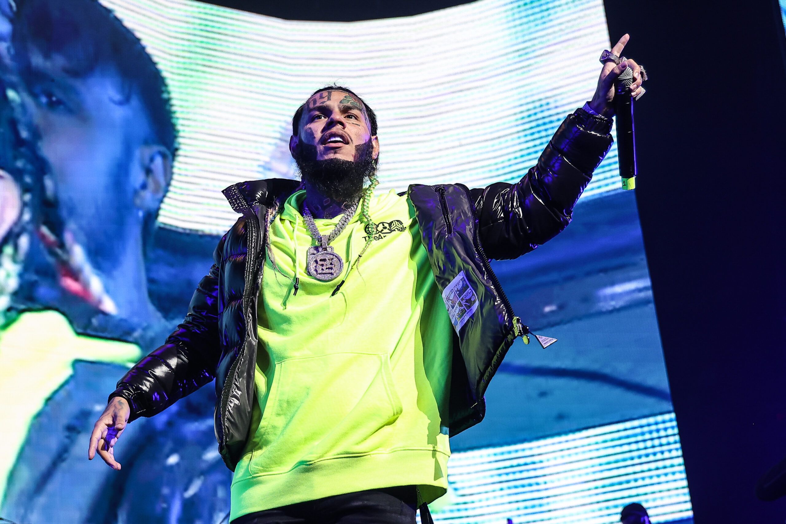 Tekashi 6ix9ine Taken Into Federal Custody