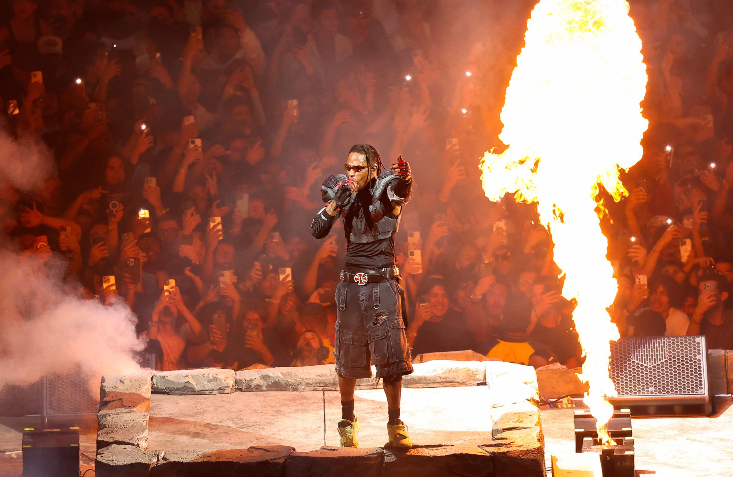 Australian Travis Scott Fans Act Completely Out Of Control At "Circus ...