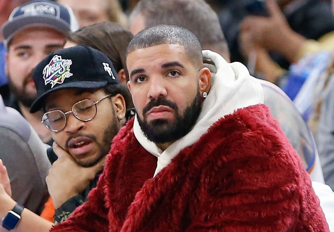Drake Looks Unbothered In New Selfie Despite Kendrick Lamar Fans ...