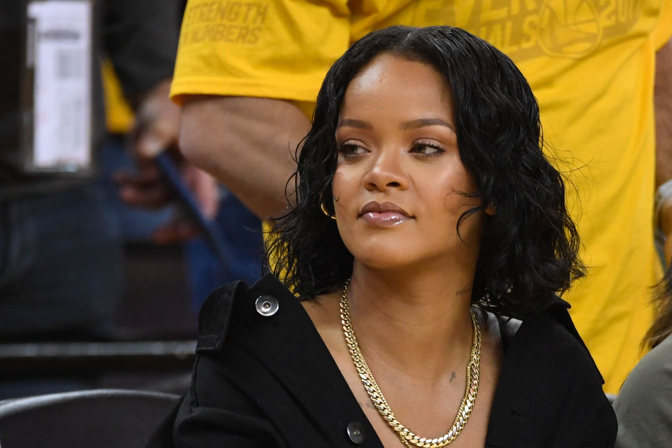 Rihanna Claps Back At Fan Talking About Her Forehead With Clever Response