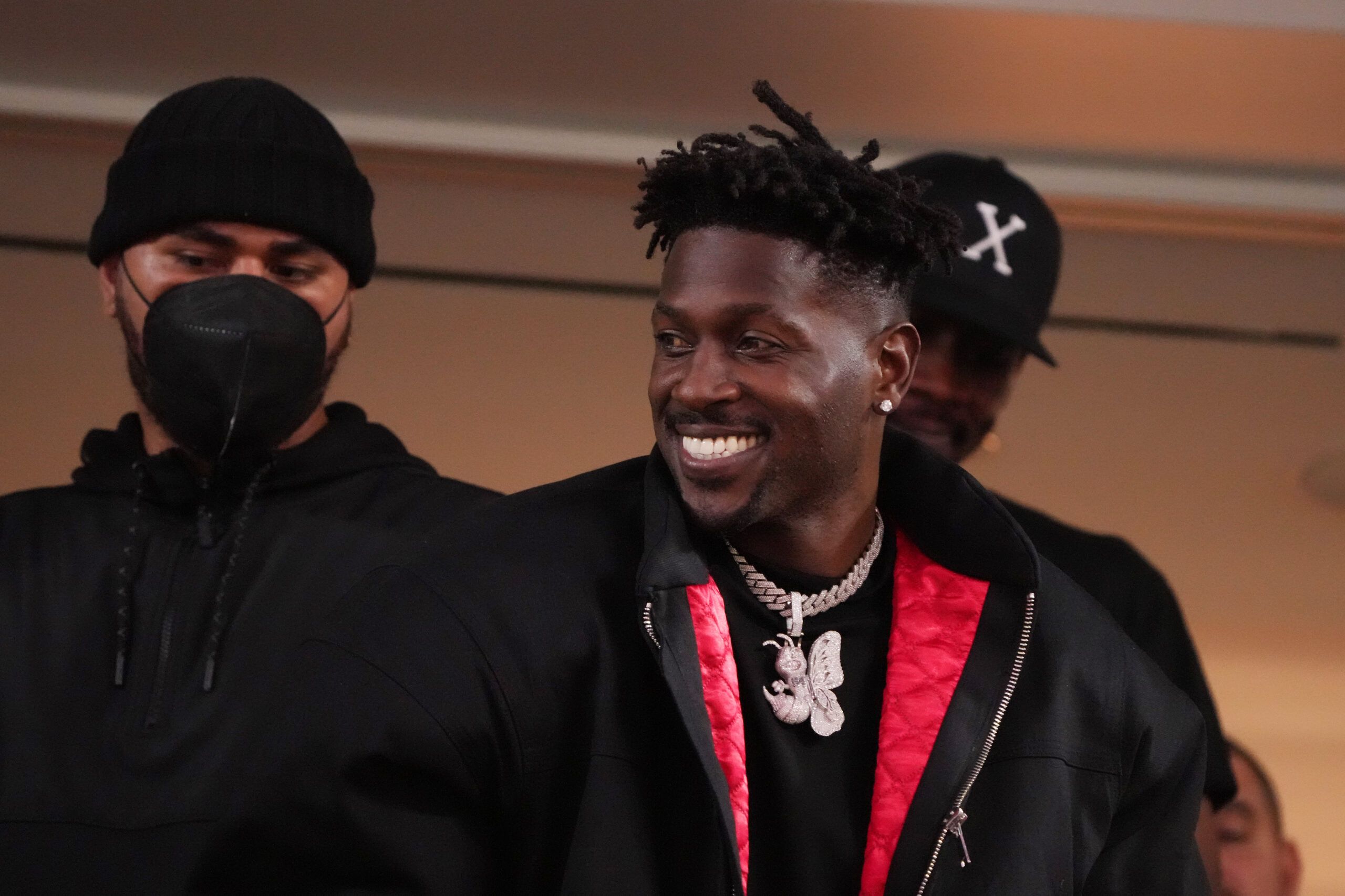 Antonio Brown Clowns Travis Hunter For His Fiancée's Appearance In Old ...