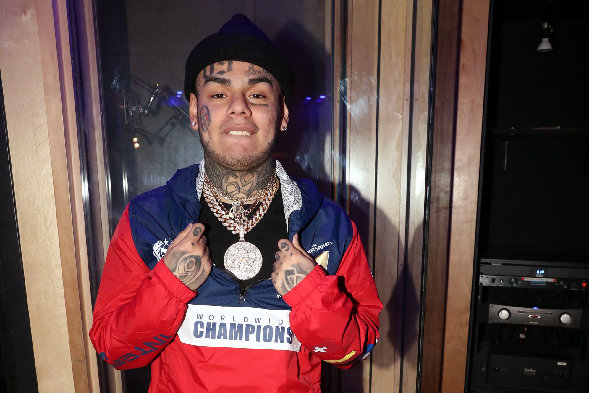 6ix9ine Mocks King Von After A Fake Coffin For Von Mysteriously Appears ...