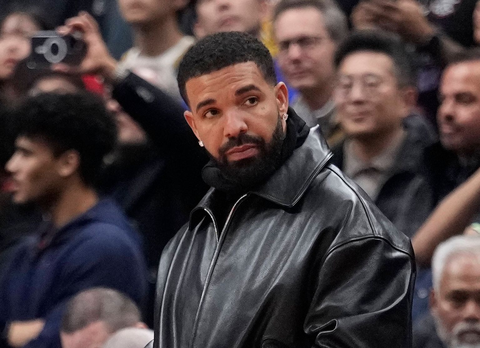 Drake Fans Beg Him For Money At Australian Concert