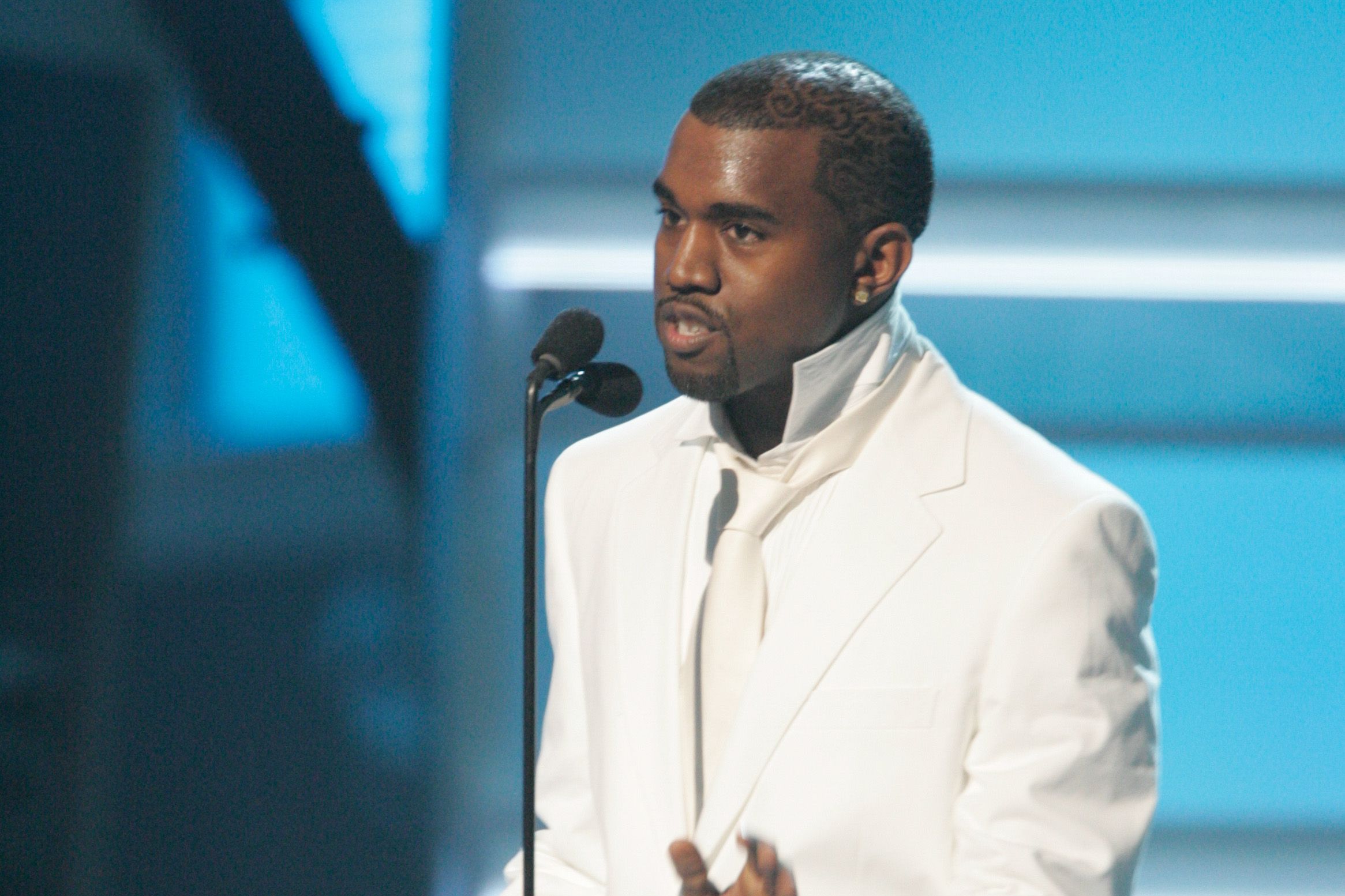 Kanye West Takes Aim At Dave Portnoy Over "Meme Coin" While Wearing A ...