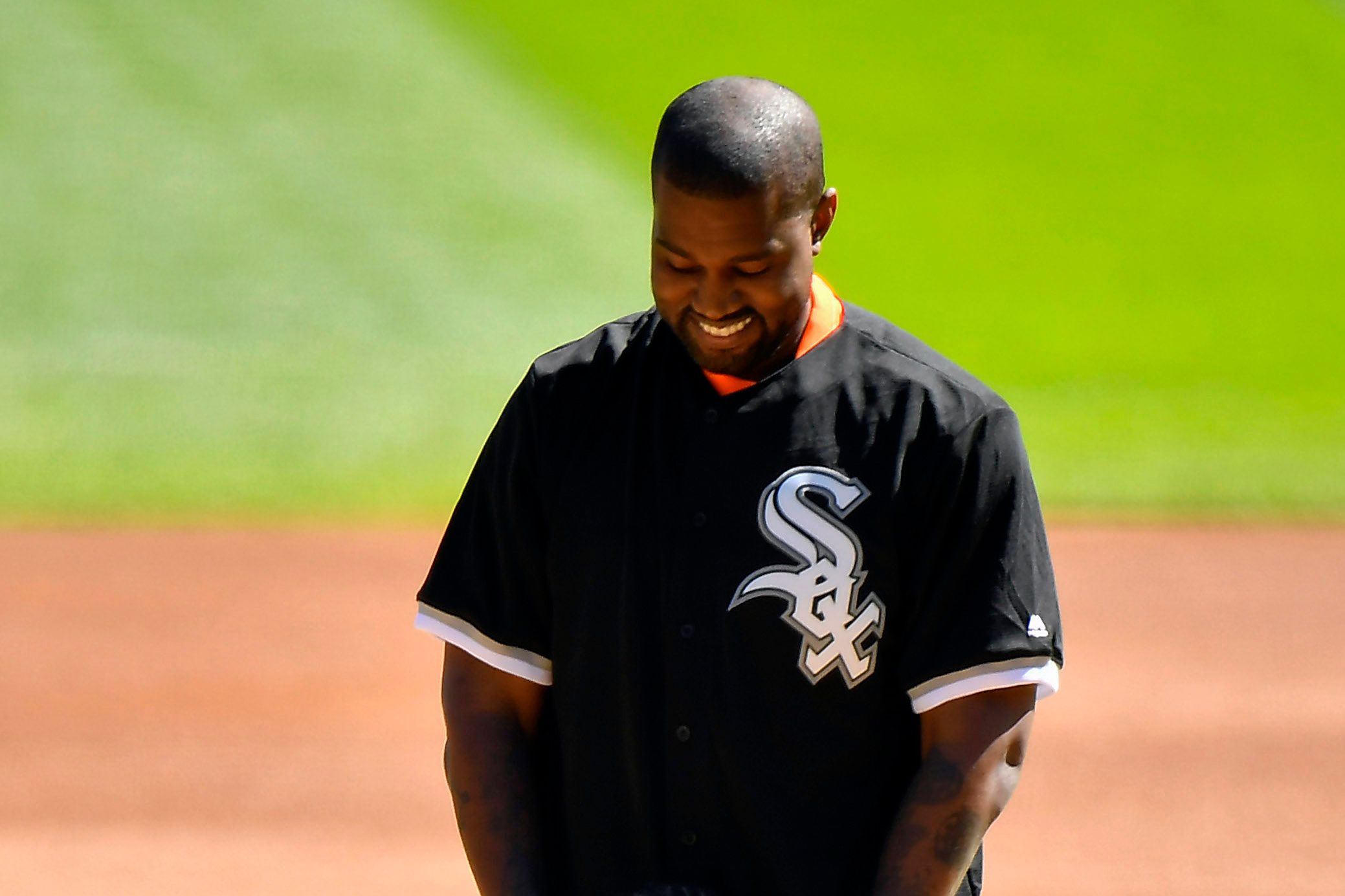 Kanye West Reinstates His Twitter Account And Fans Fear What He Could ...