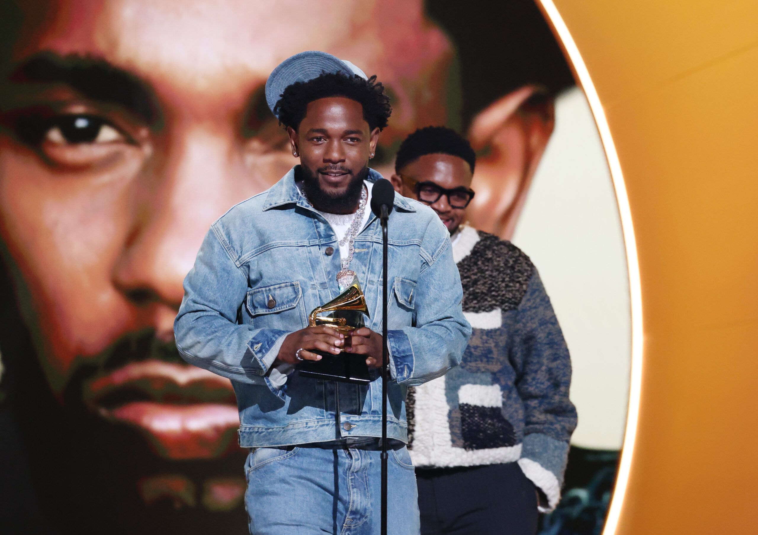 Kendrick Lamar Trolls Drake With Canadian Tuxedo Outfit As "Not Like Us ...