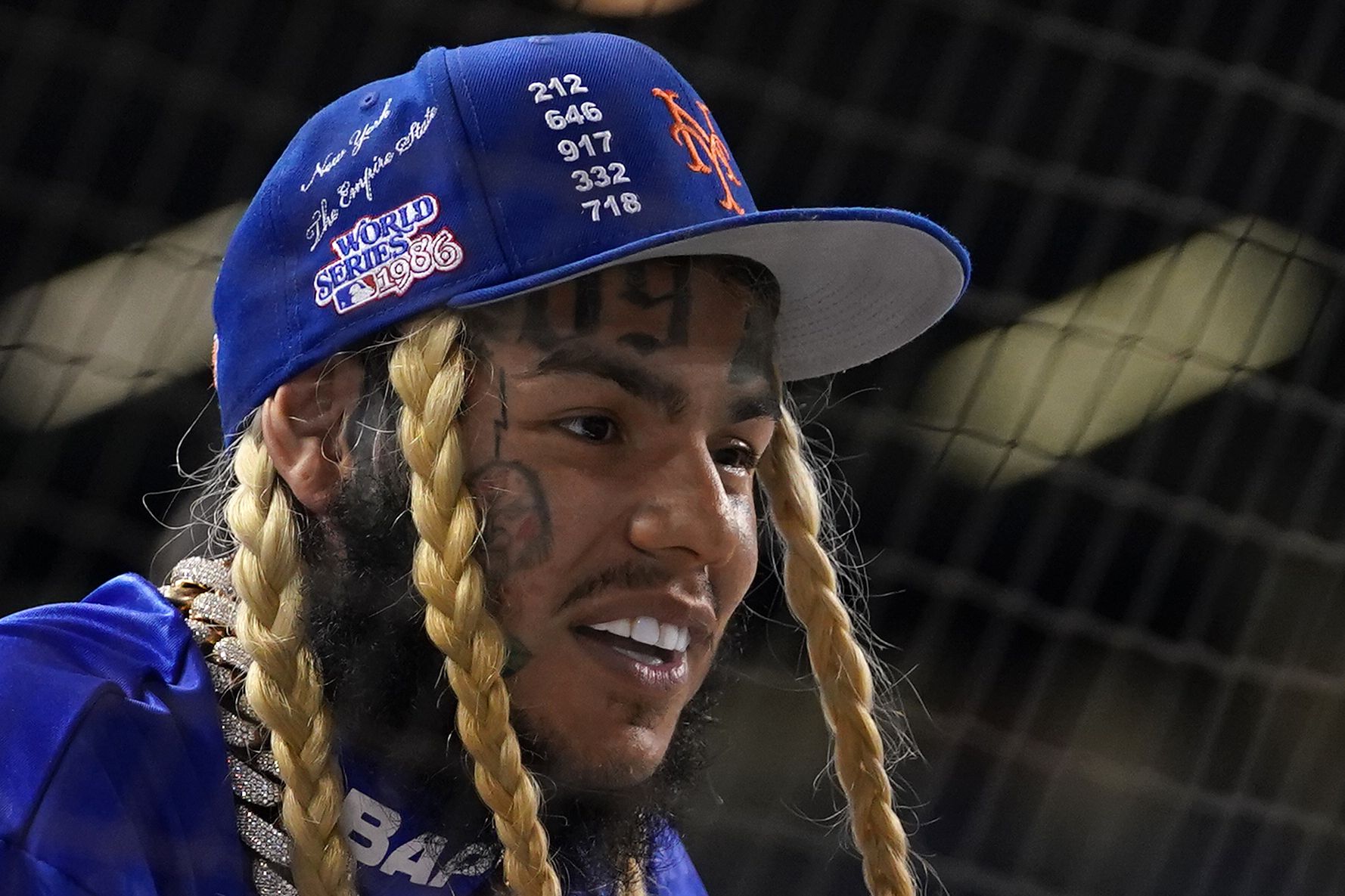 6ix9ine Reveals His Blonde Hair Was Just A Wig For Presumed New Music ...