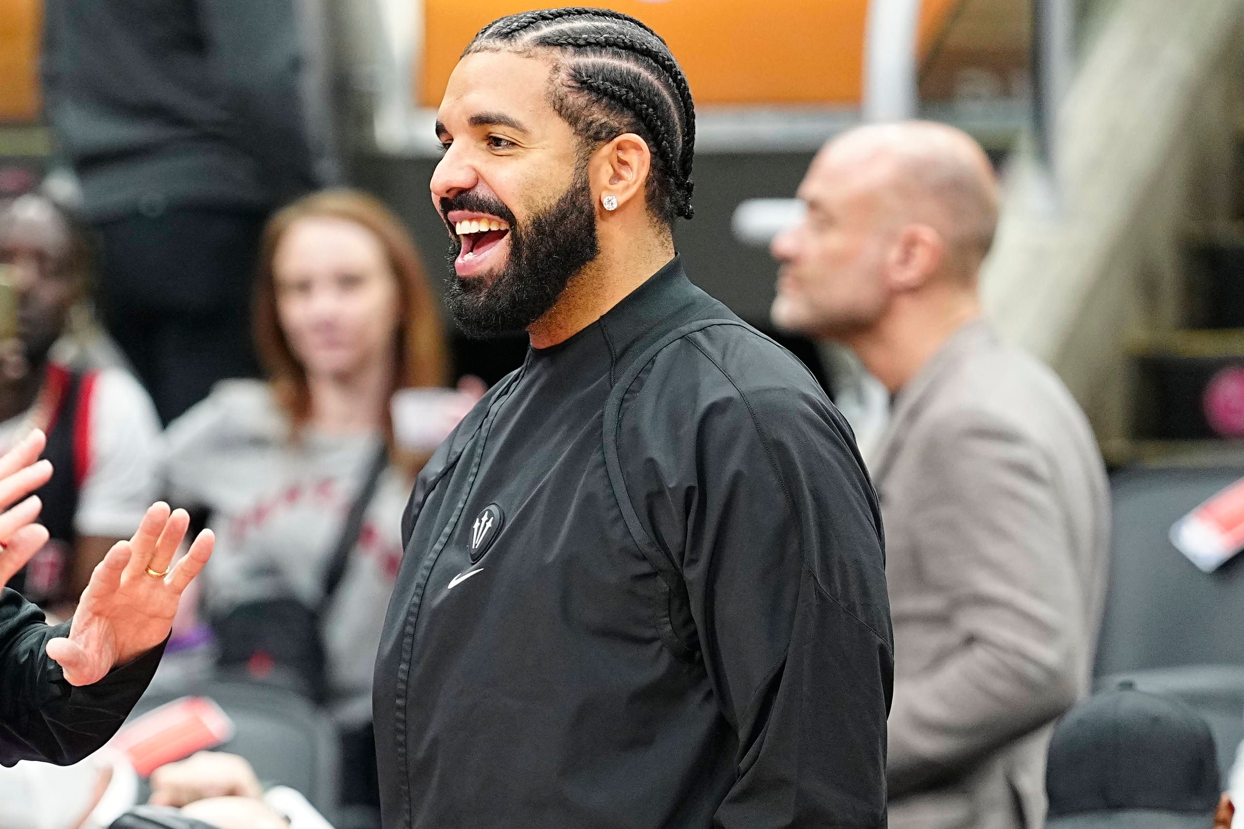 Drake Recalls Michael Jordan Ping-Pong Bets & $40 Million Dave & Buster ...
