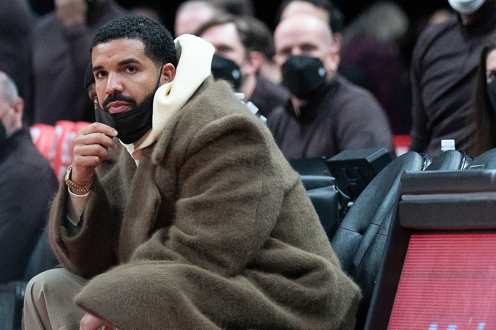 Drake Officially Returns To The Top 10 On Billboard Amid Kendrick Lamar ...