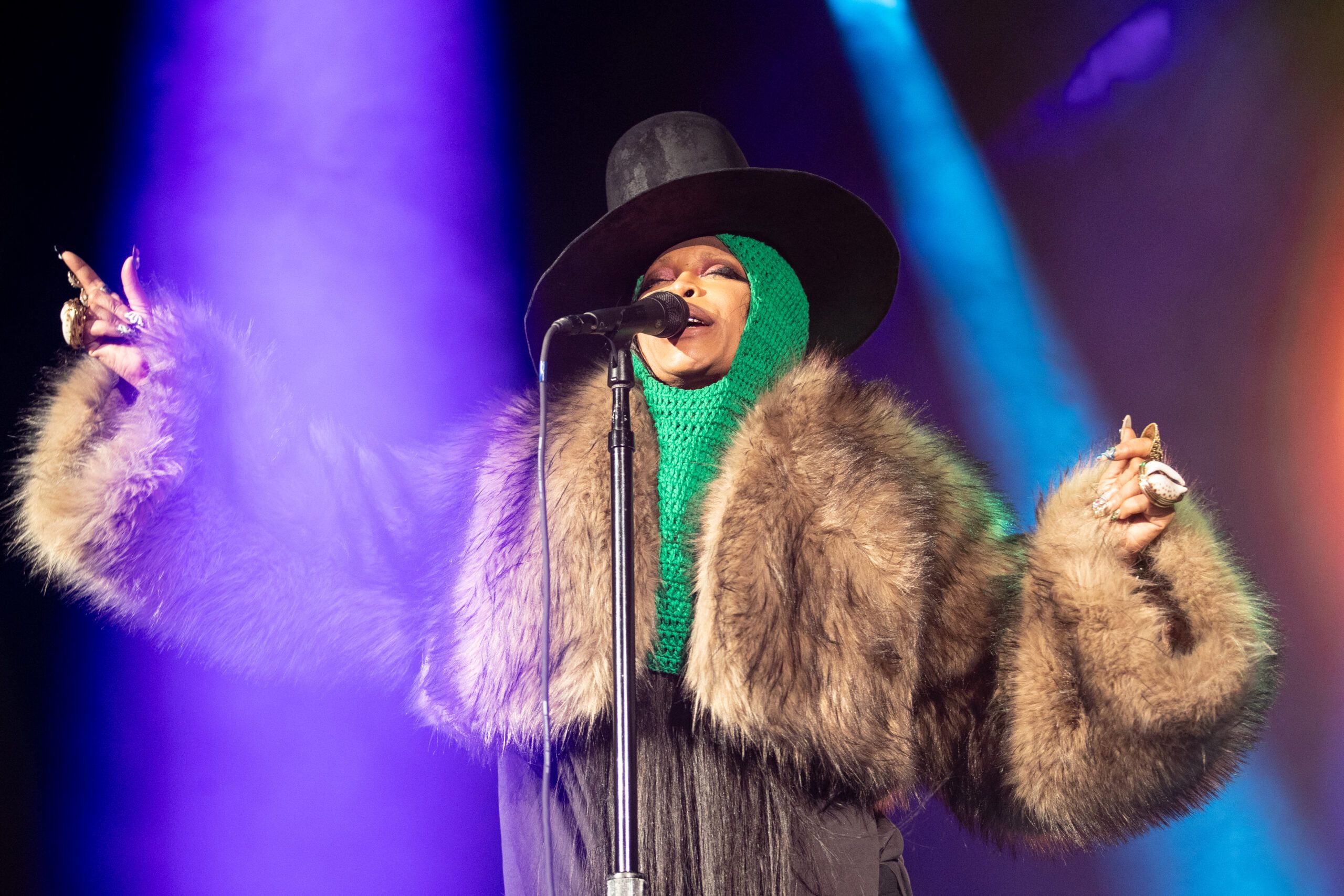Erykah Badu Reveals She's Preparing An Album Entirely Produced By The ...