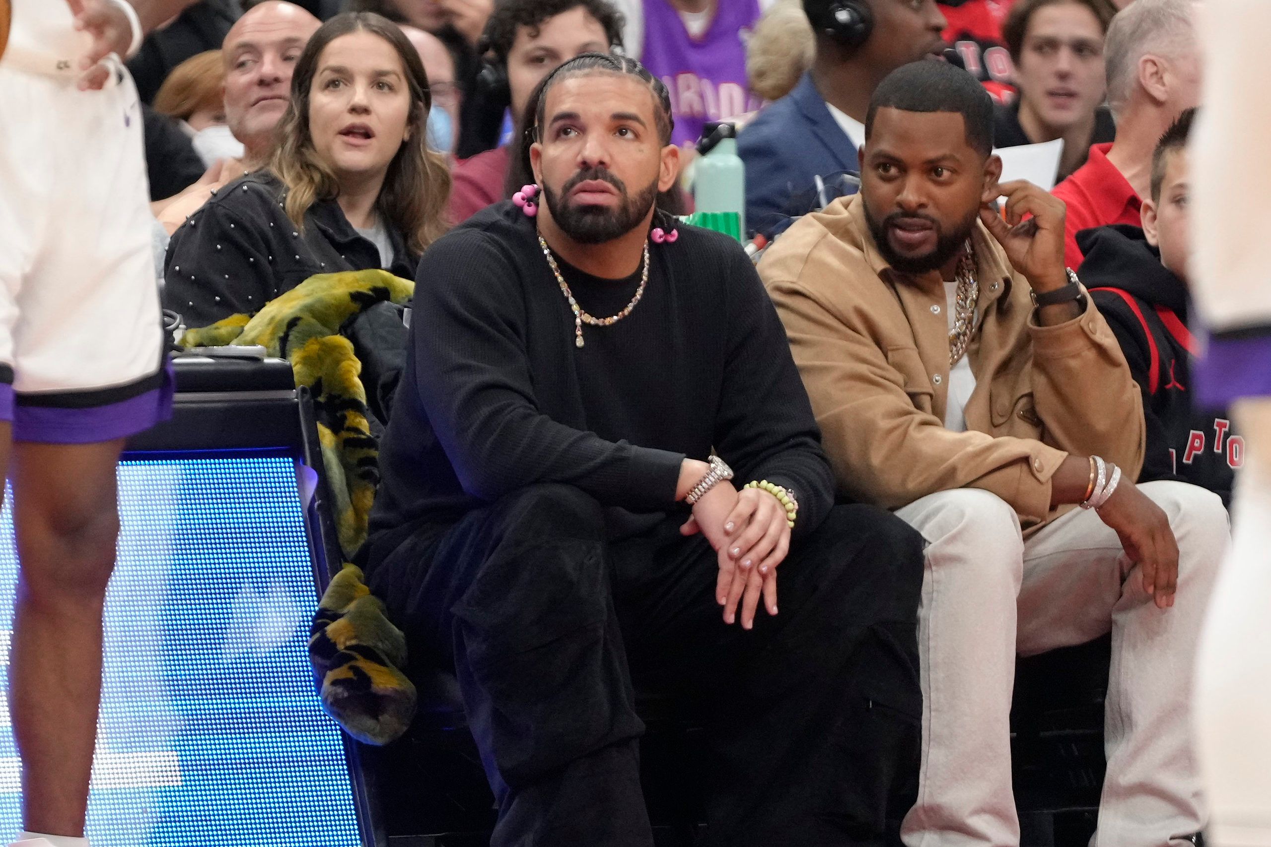 Drake's Toilets Are Programmable And He Keeps Using Them To Play 2Pac Songs