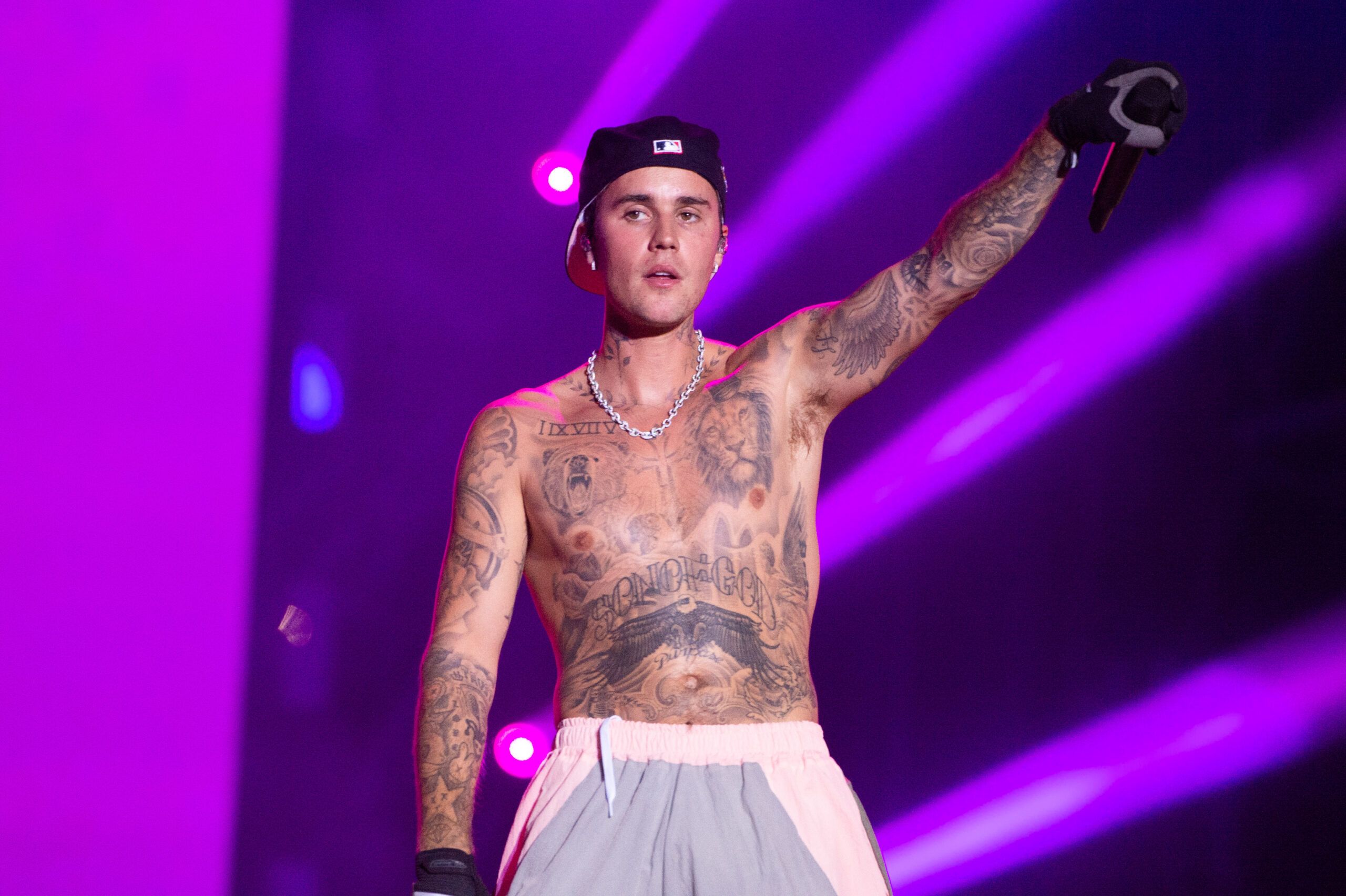 Justin Bieber Has Fans Worried About His Health After Coachella Video ...