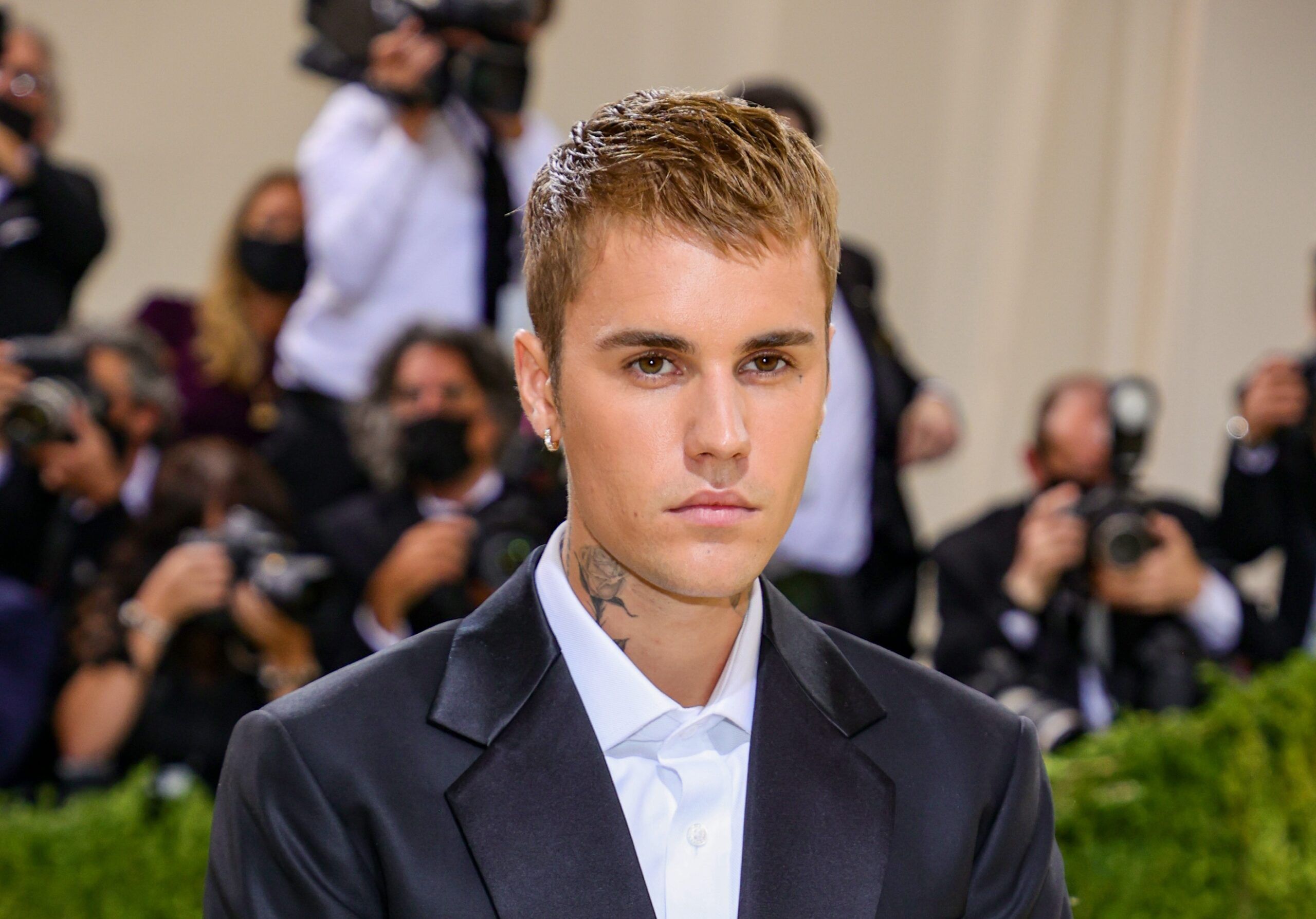 Justin Bieber Puts Paparazzi On Blast For Following Him Amid Fan Concerns