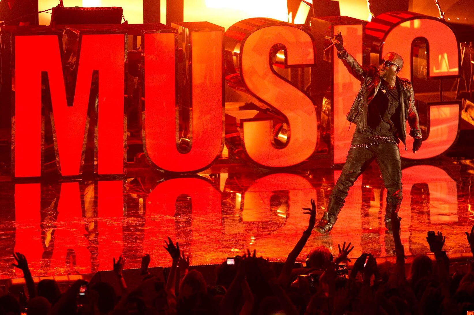 Kanye West's "WW3" Tops Viral Songs Chart In U.S. & Germany