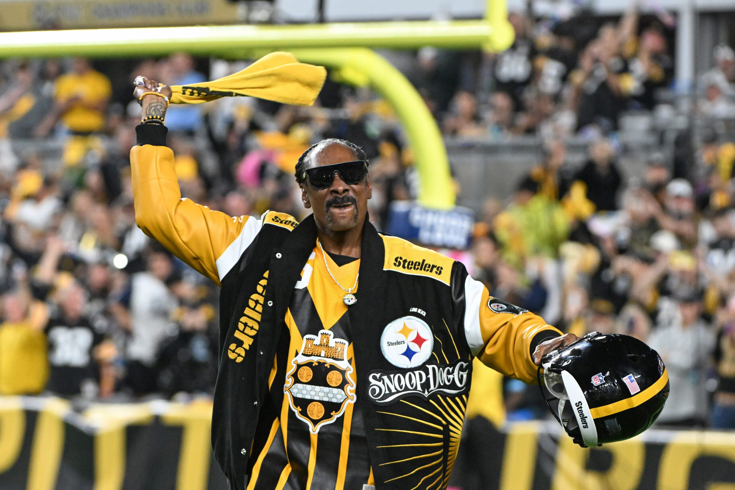 Snoop Dogg Disses Suge Knight And Accuses Him Of Snitching