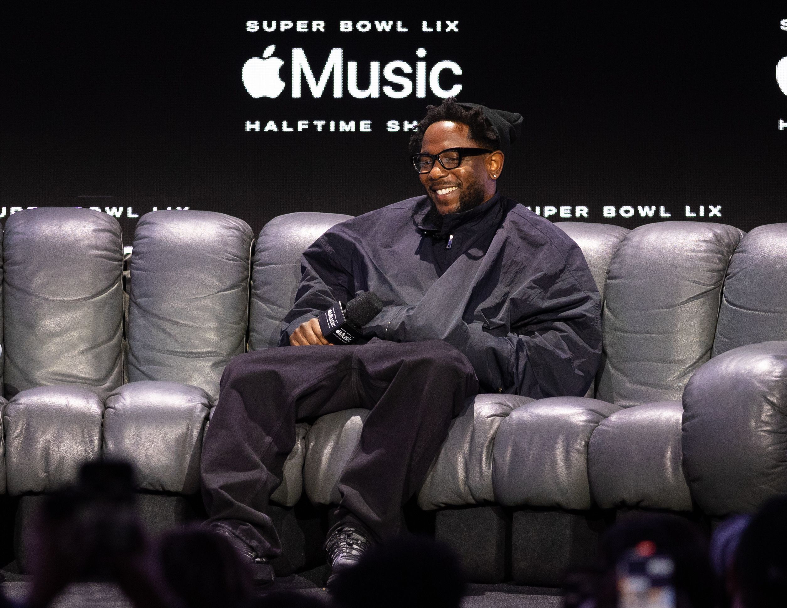 Drake Seemingly Clowns Kendrick Lamar Fans For Crip Walking At Toronto Show