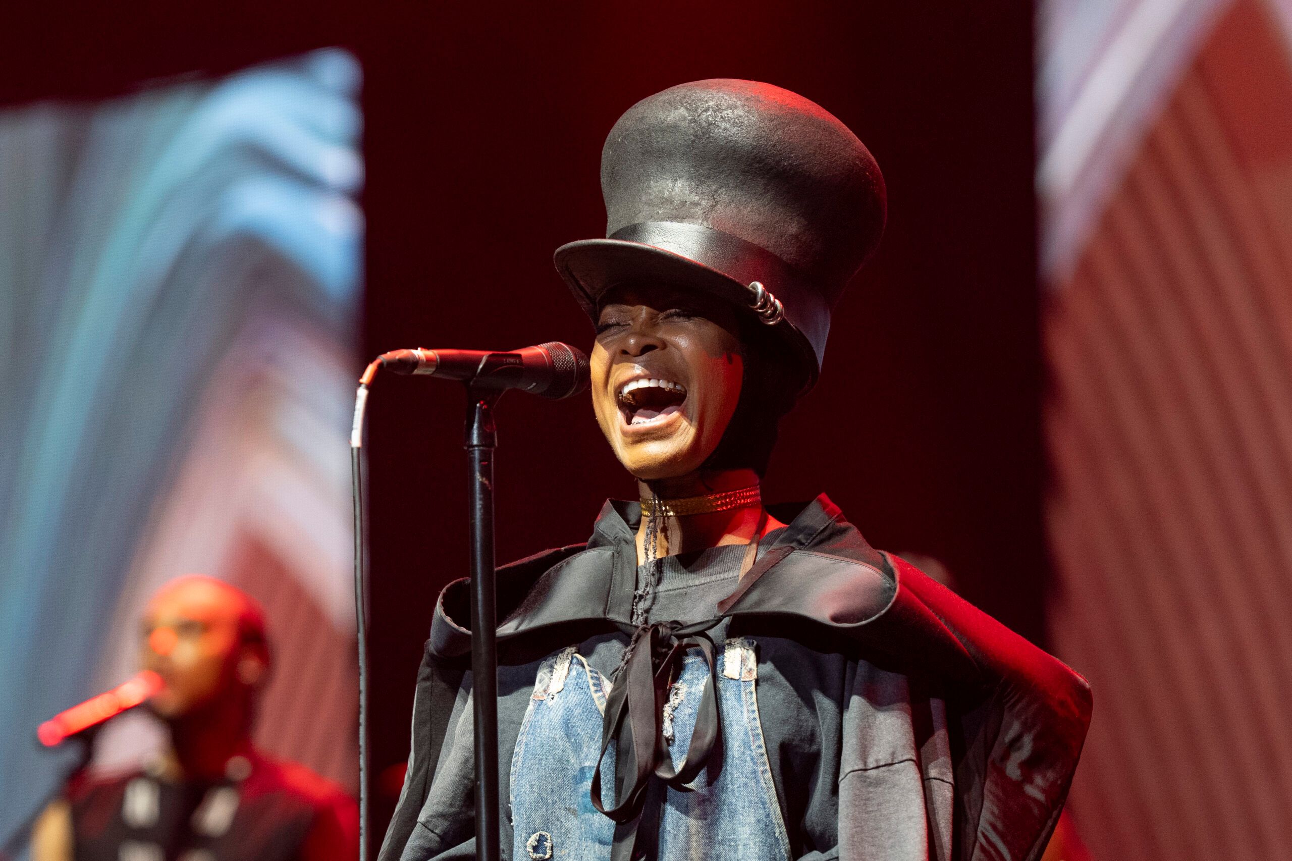 Erykah Badu Announces Nine-City Tour With The Alchemist Ahead Of Joint ...