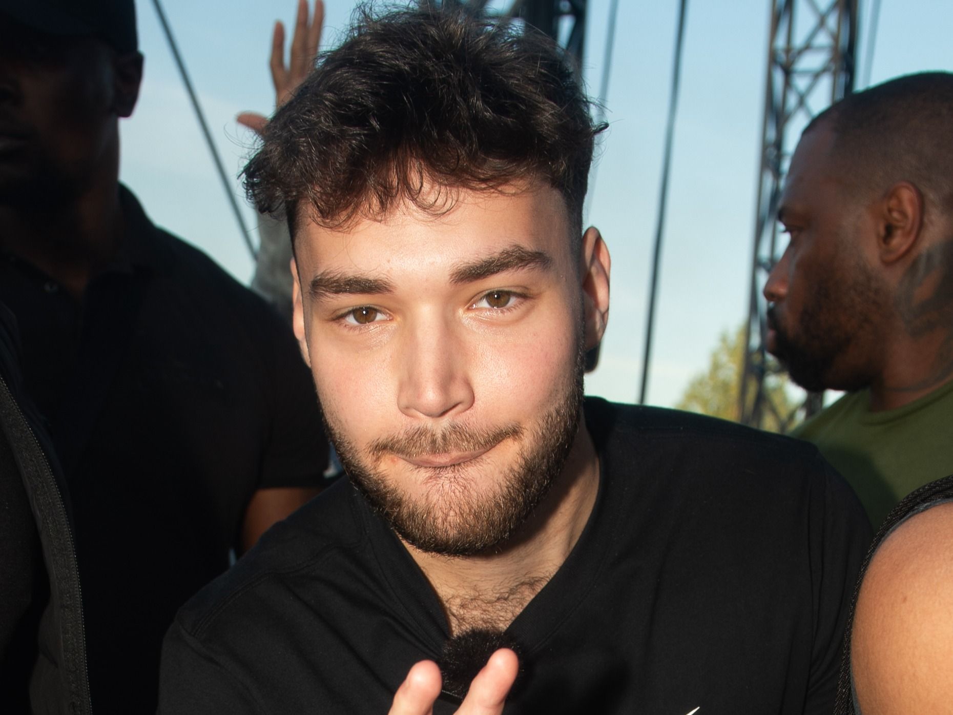 Drake Gifts Adin Ross 2,000 Subs Following Ross's Twitch Return