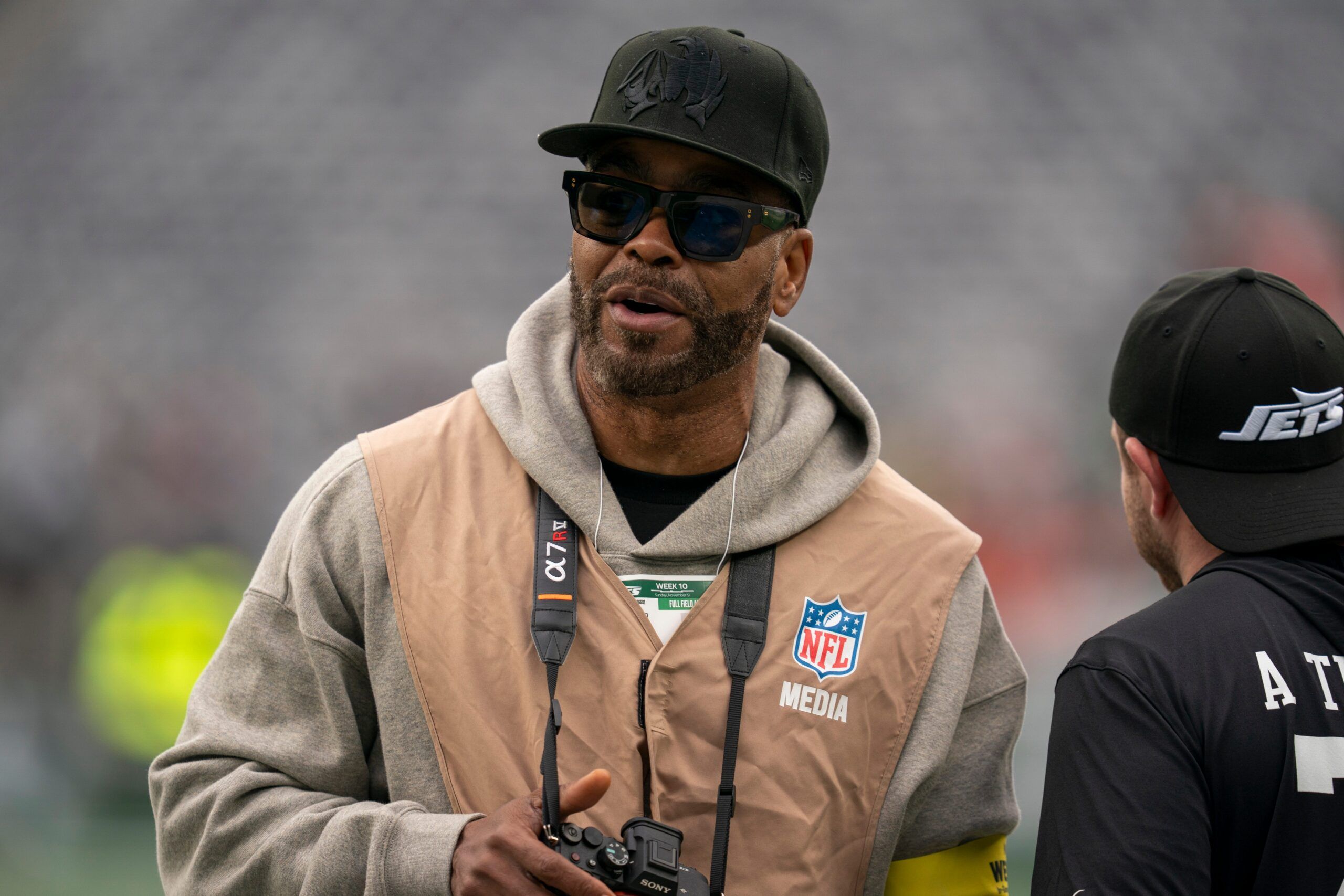 Max B Asks Method Man To Get Him A Job At New York Jets Game
