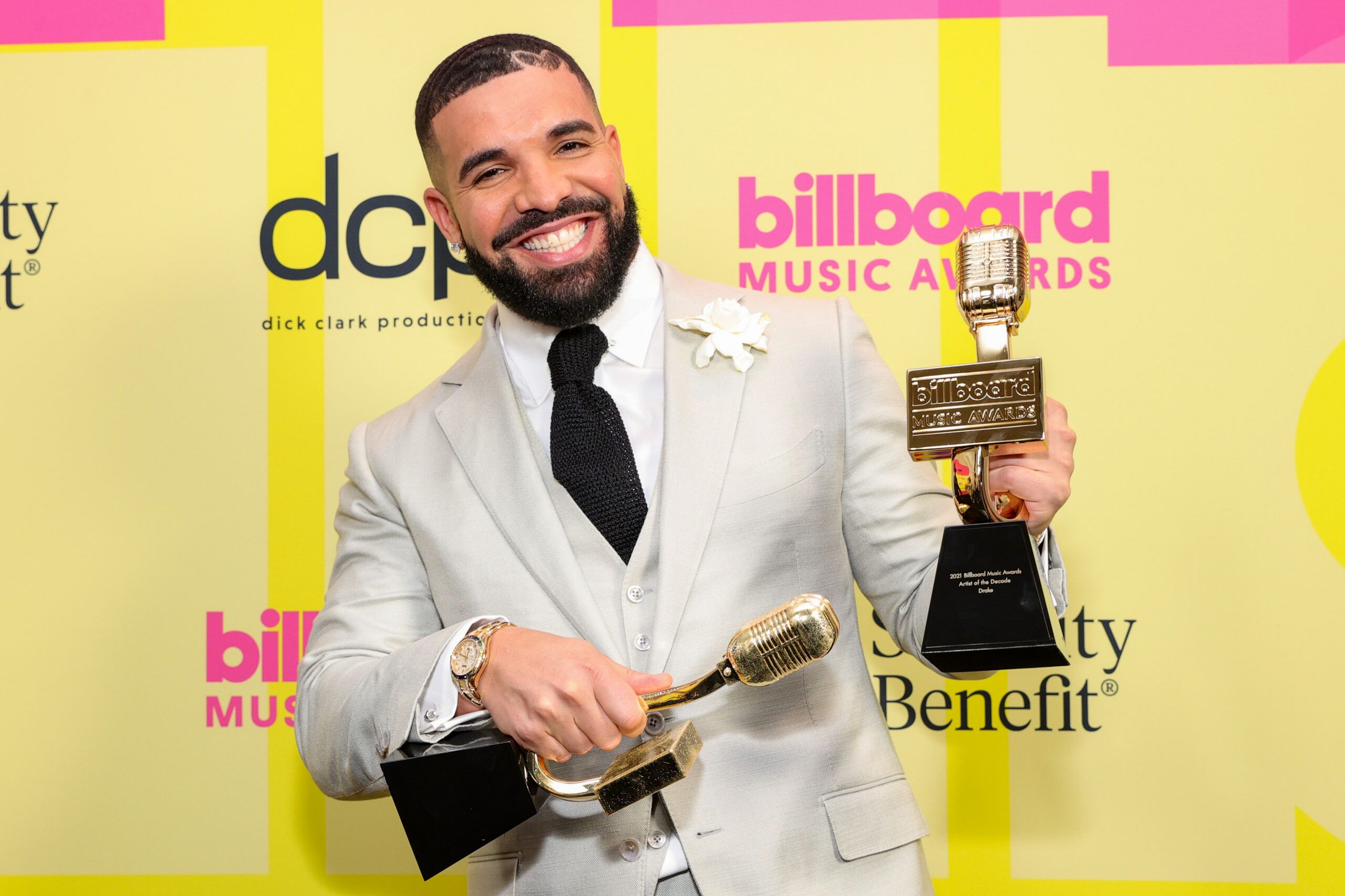Drake Becomes First Rapper With 10 Albums On The Billboard 200