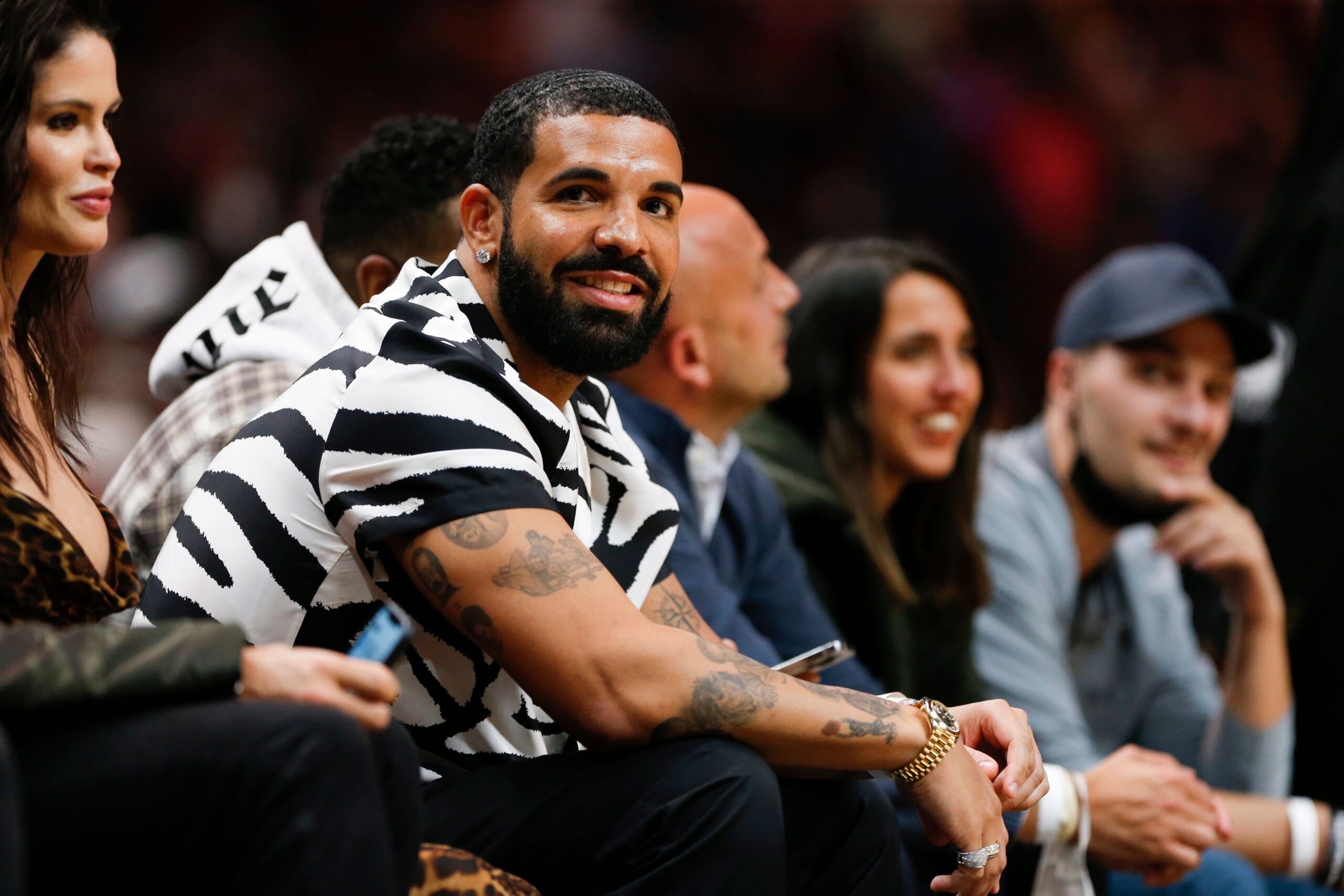 Drake's Latest Duck Face Selfies Have The Internet Cracking Up