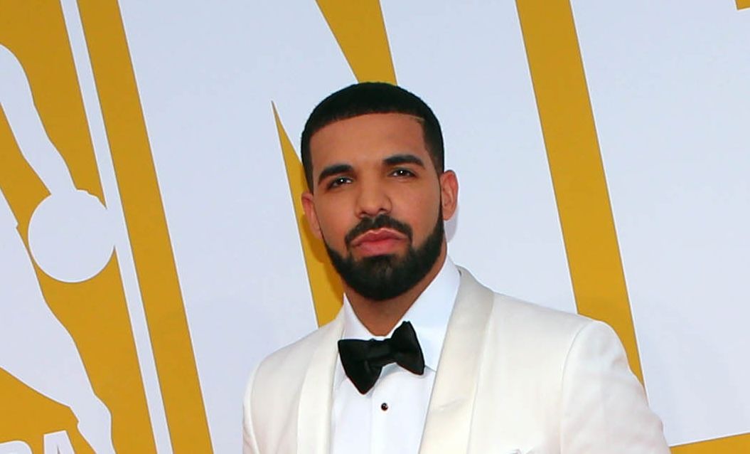 Drake Surprises Streamer With Gift During “ICEMAN” Sculpture Visit