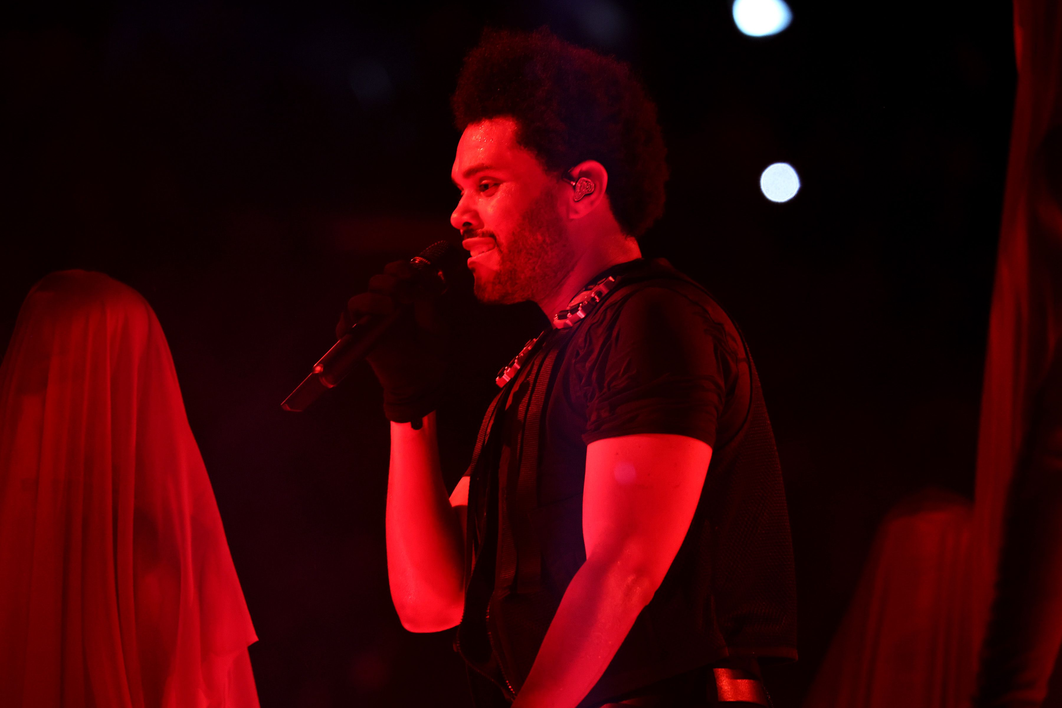 The Weeknd Displays His Tongue Skills, Audience Goes Wild: Watch