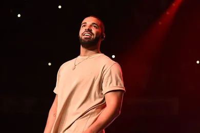Drake Reps Toronto Sports On His Incredible New Chain